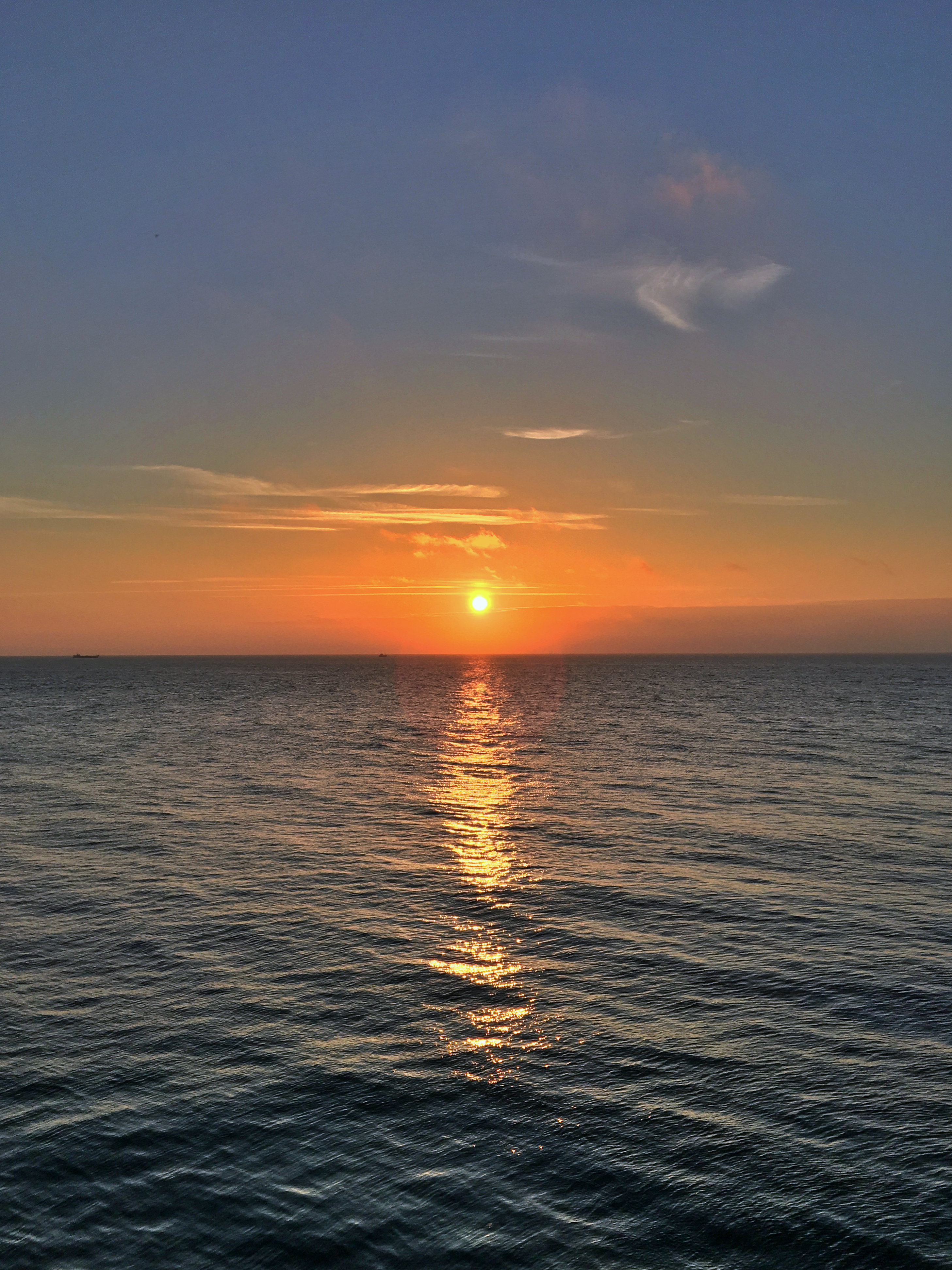 Sunset over the Horizon · Free Stock Photo