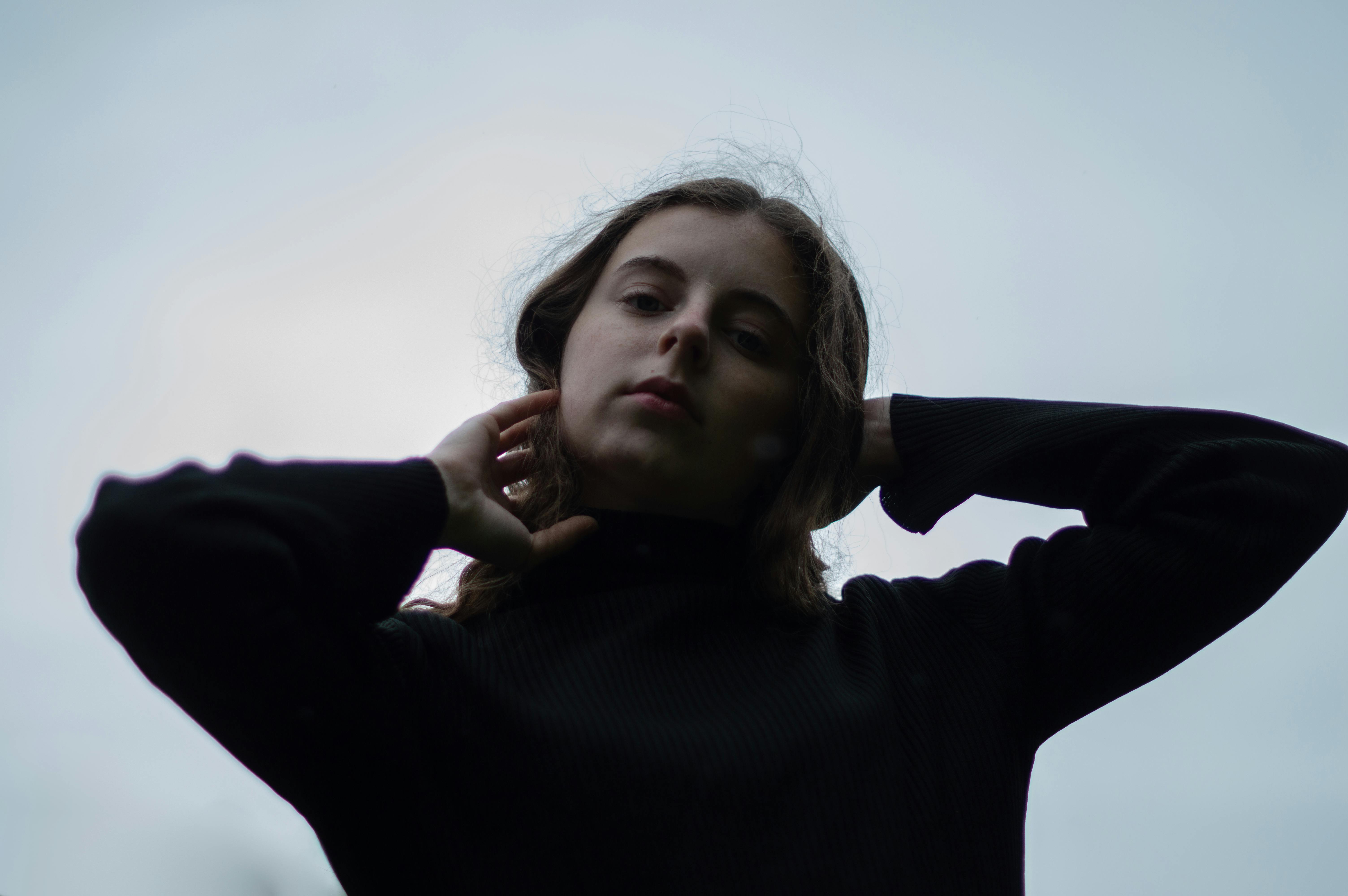 Beautiful Woman on a Trailer · Free Stock Photo