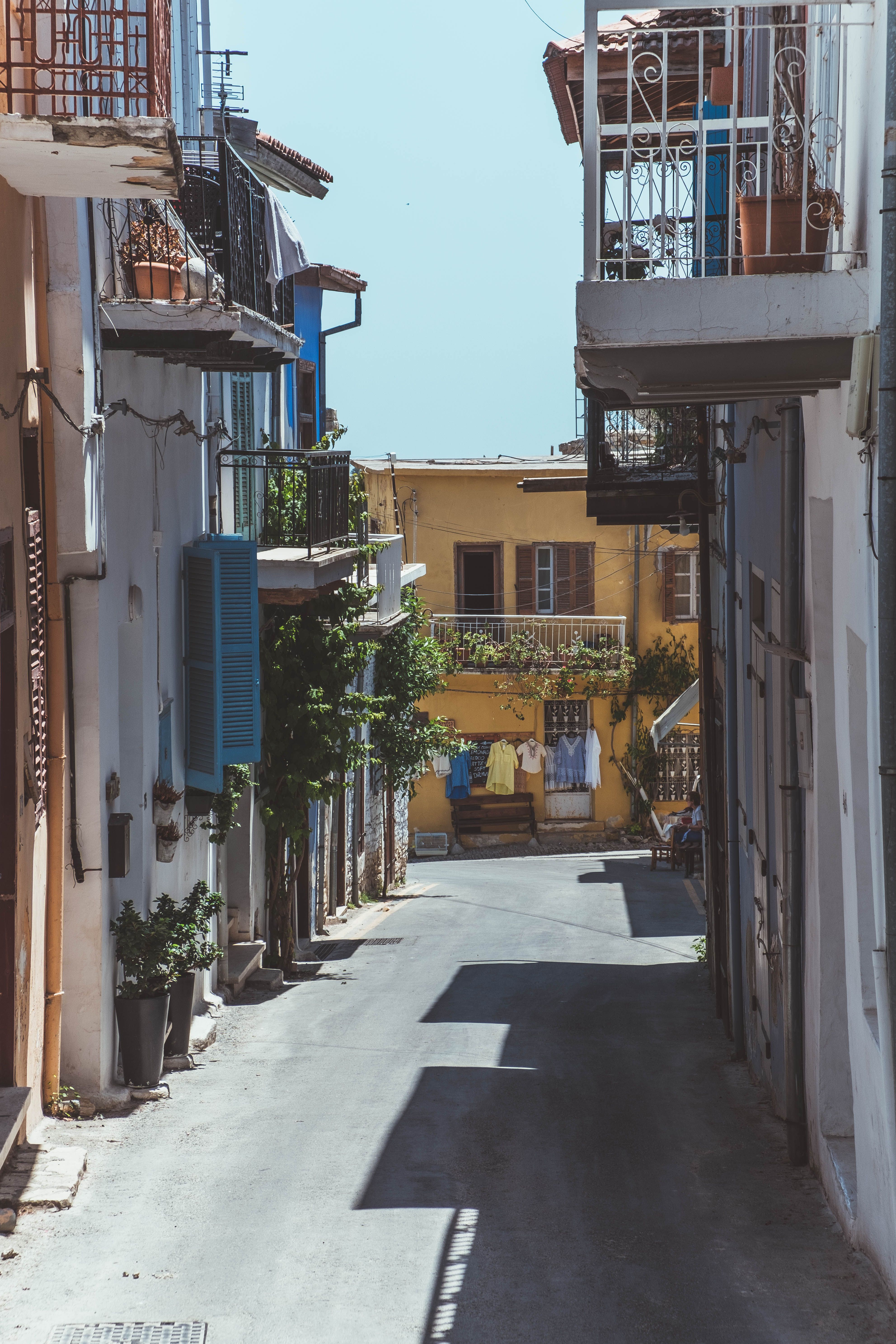 Narrow Street in a Residential Area · Free Stock Photo