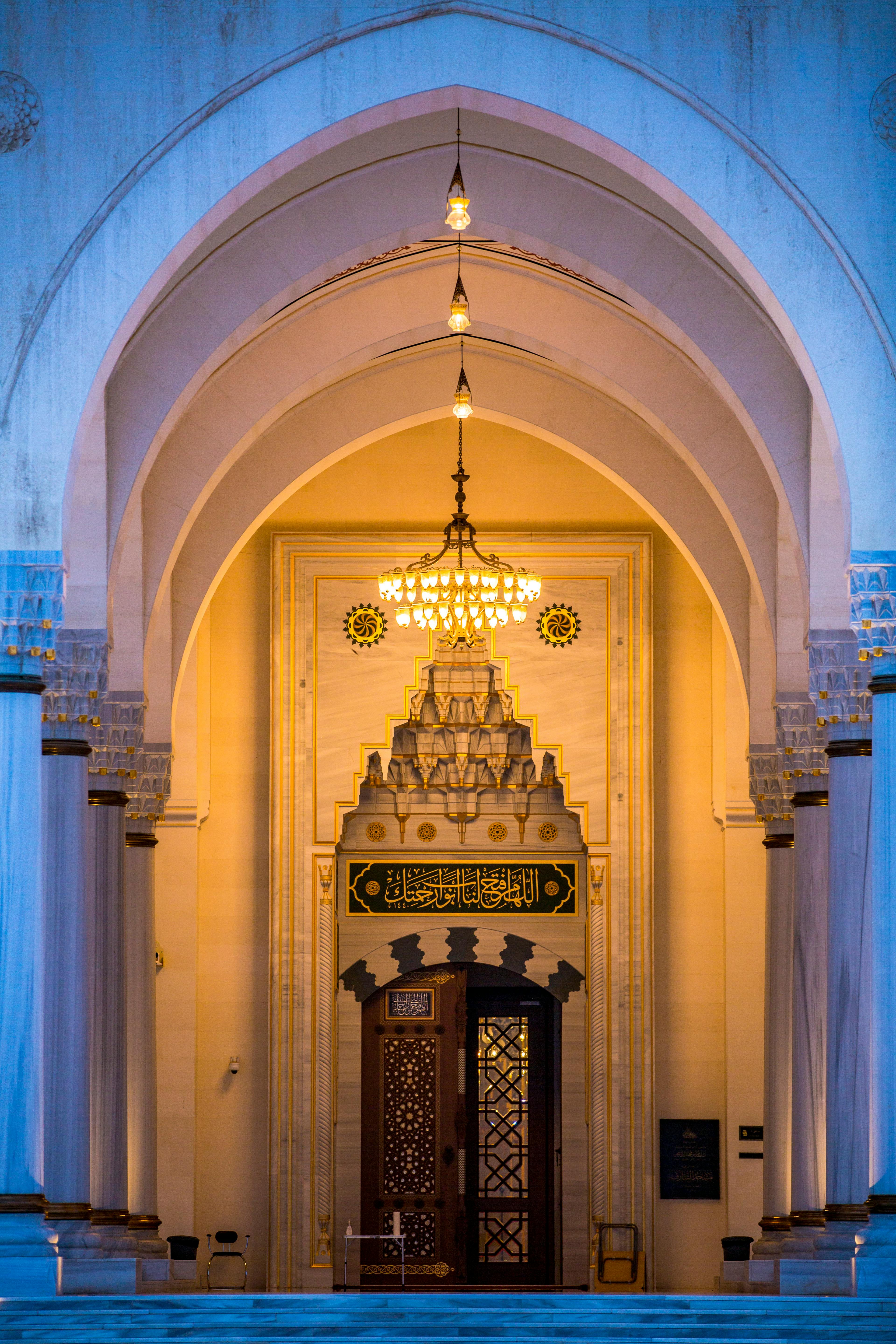 Arched Entrance to Mosque · Free Stock Photo