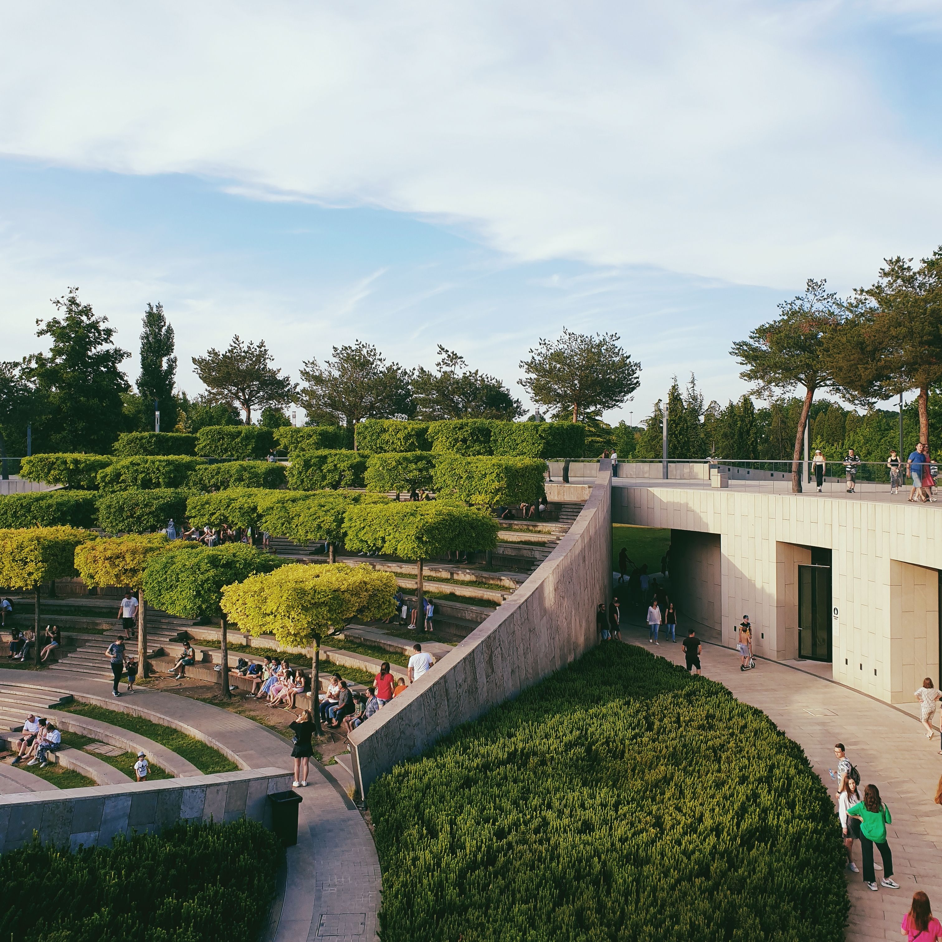 City Park with Bushes and Garden · Free Stock Photo