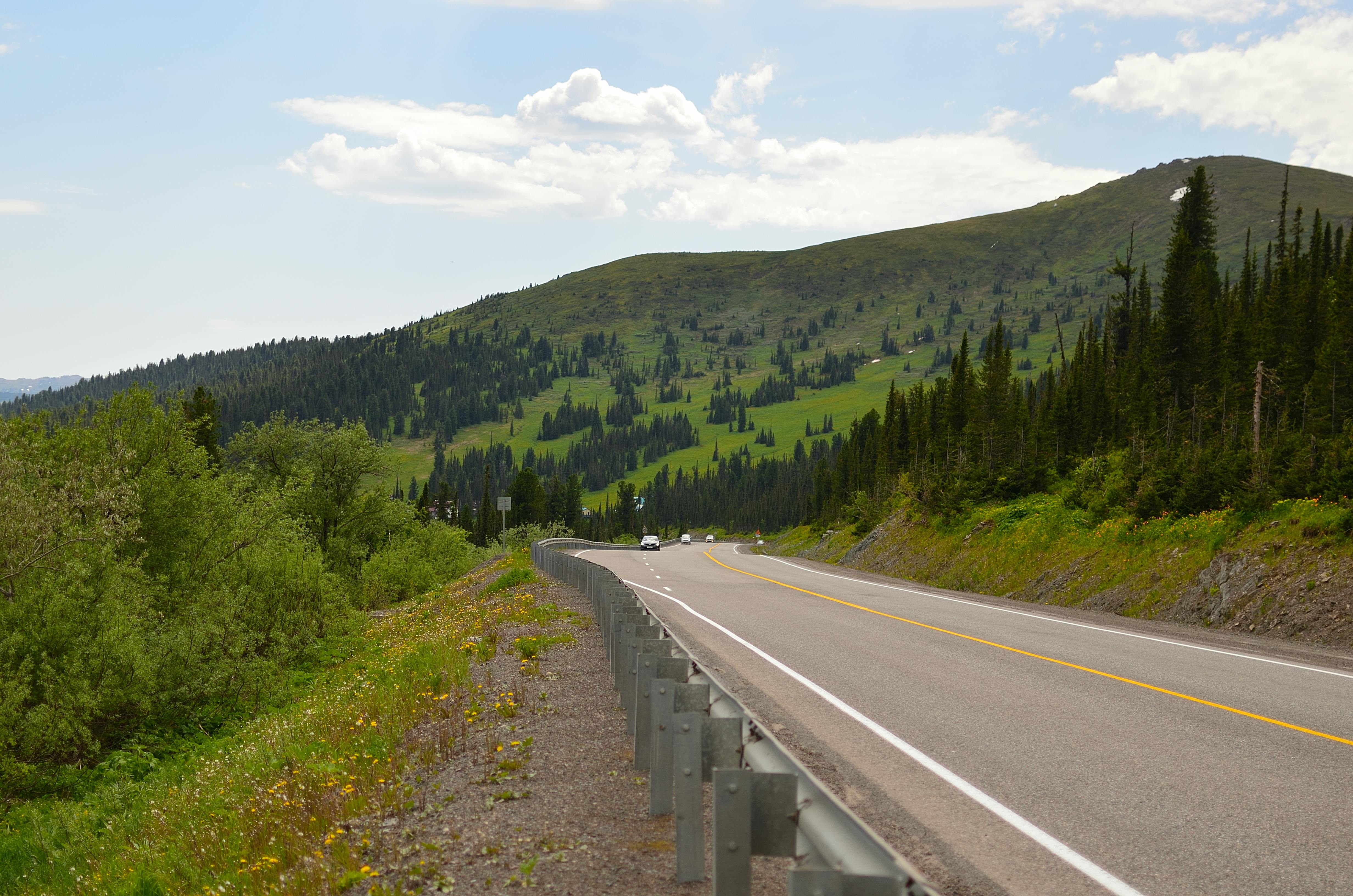 Car Driving on the Highway · Free Stock Photo