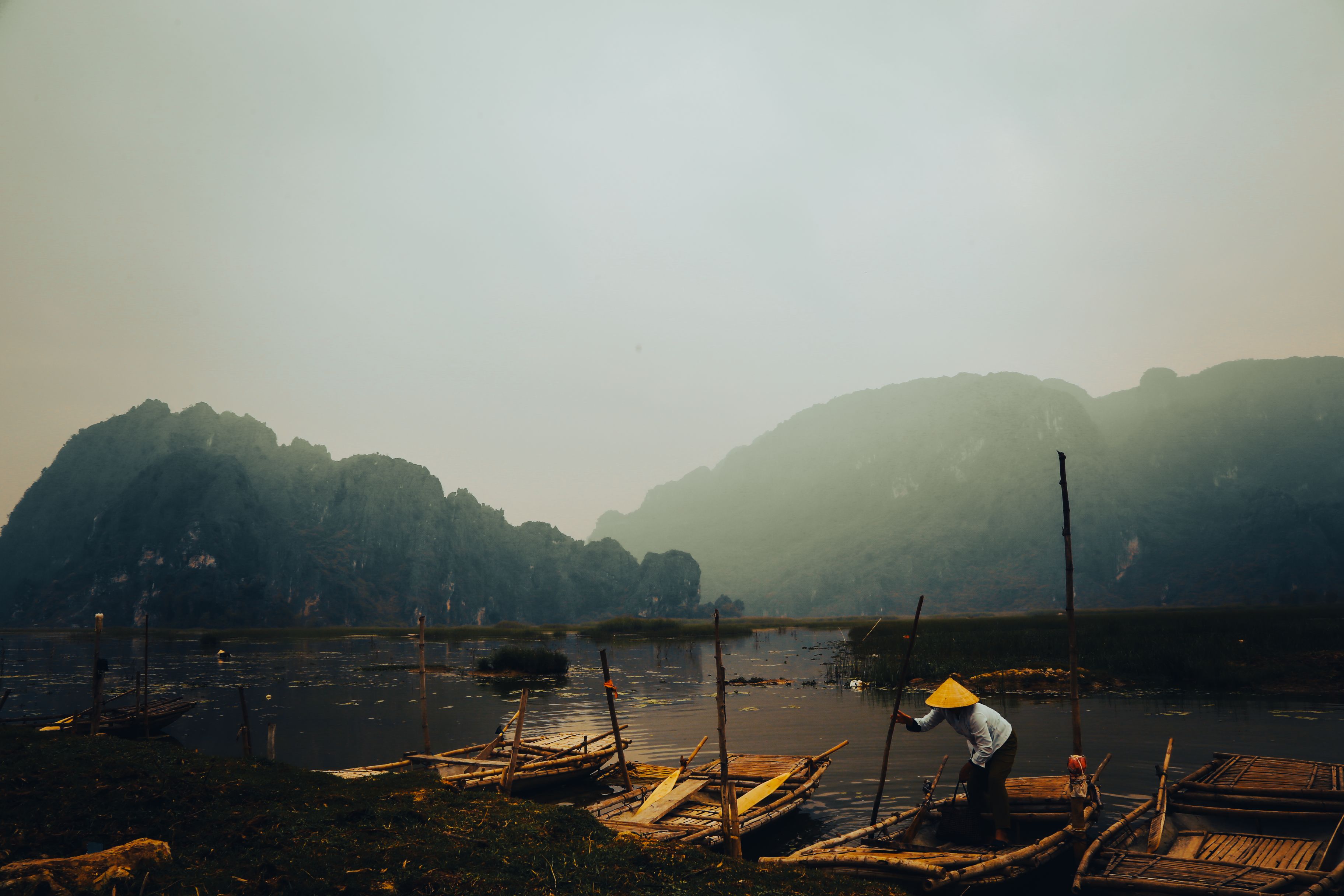 Brown Canoe on Calm Body of Water · Free Stock Photo