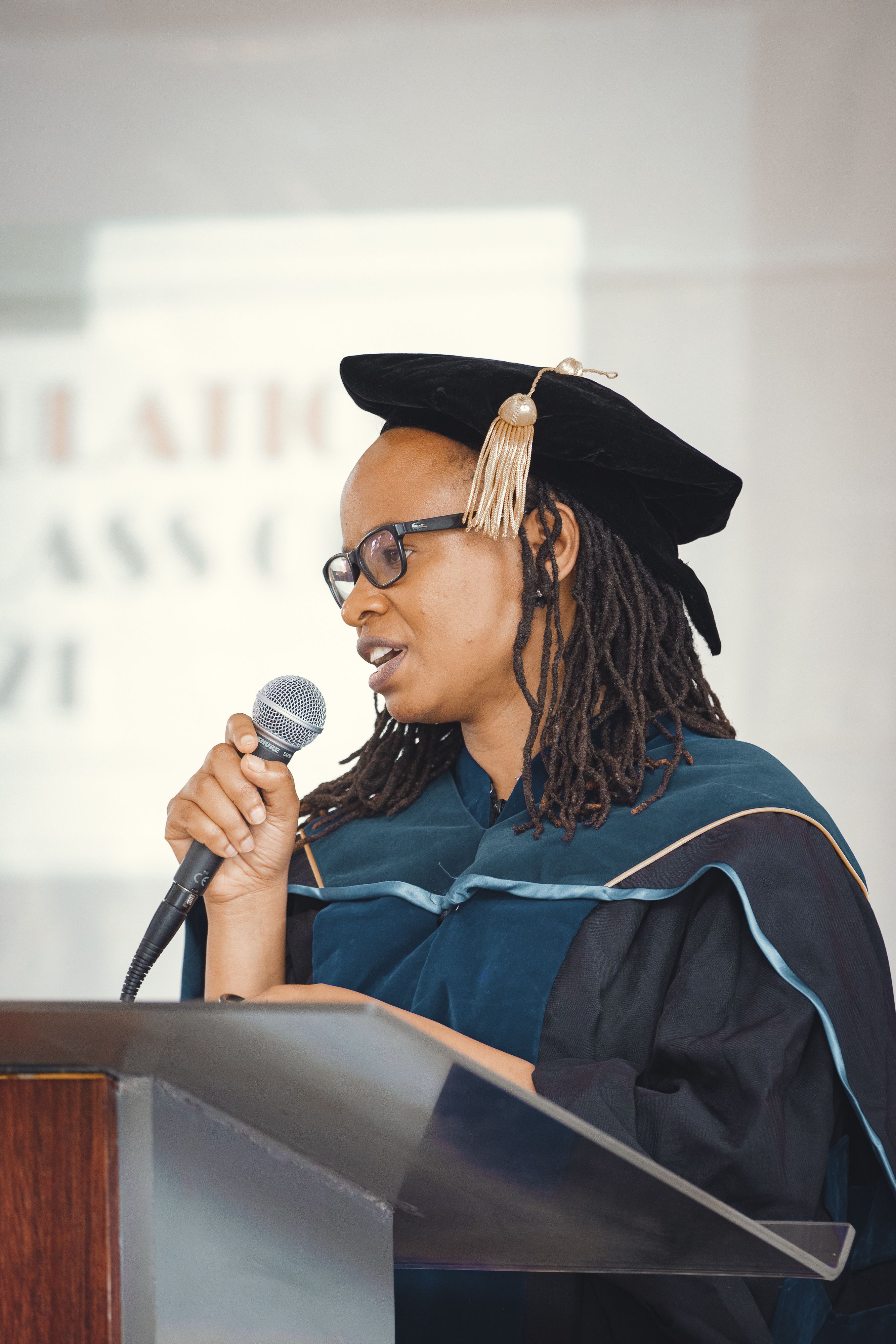 Graduation Hat Throw Photos, Download Free Graduation Hat Throw Stock ...