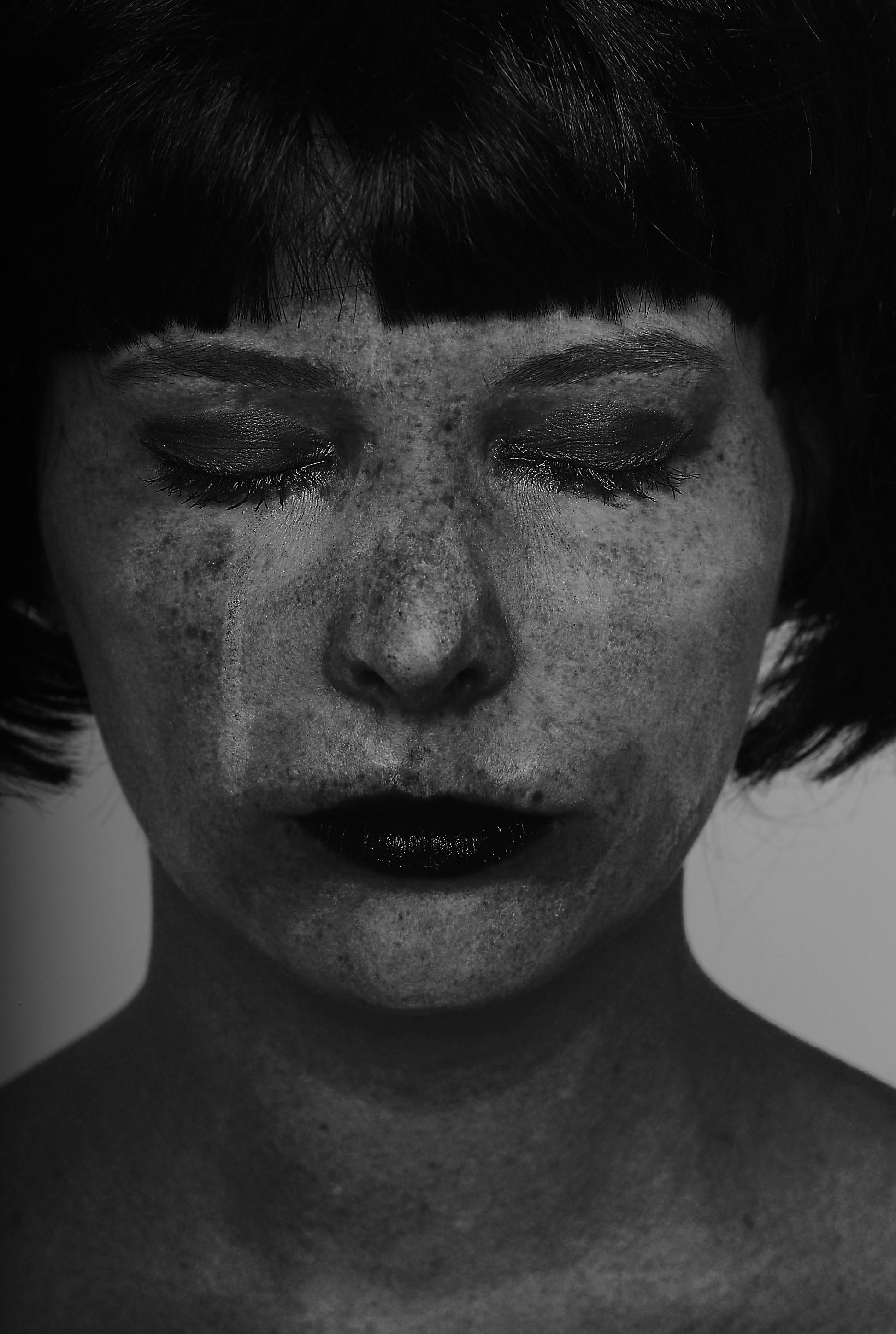 Grayscale Photo of a Woman Crying · Free Stock Photo