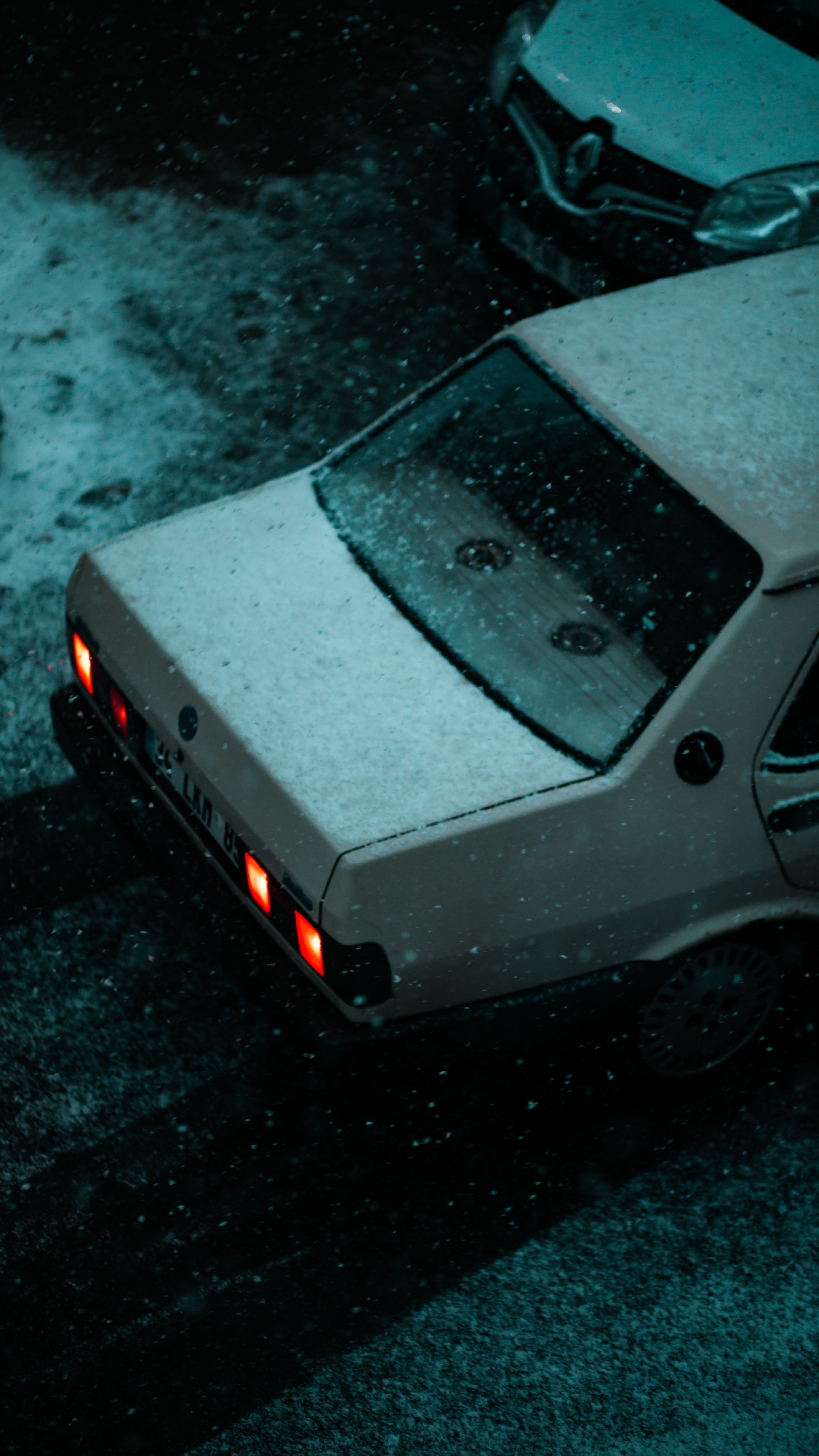 Old Car on Street under Snow · Free Stock Photo