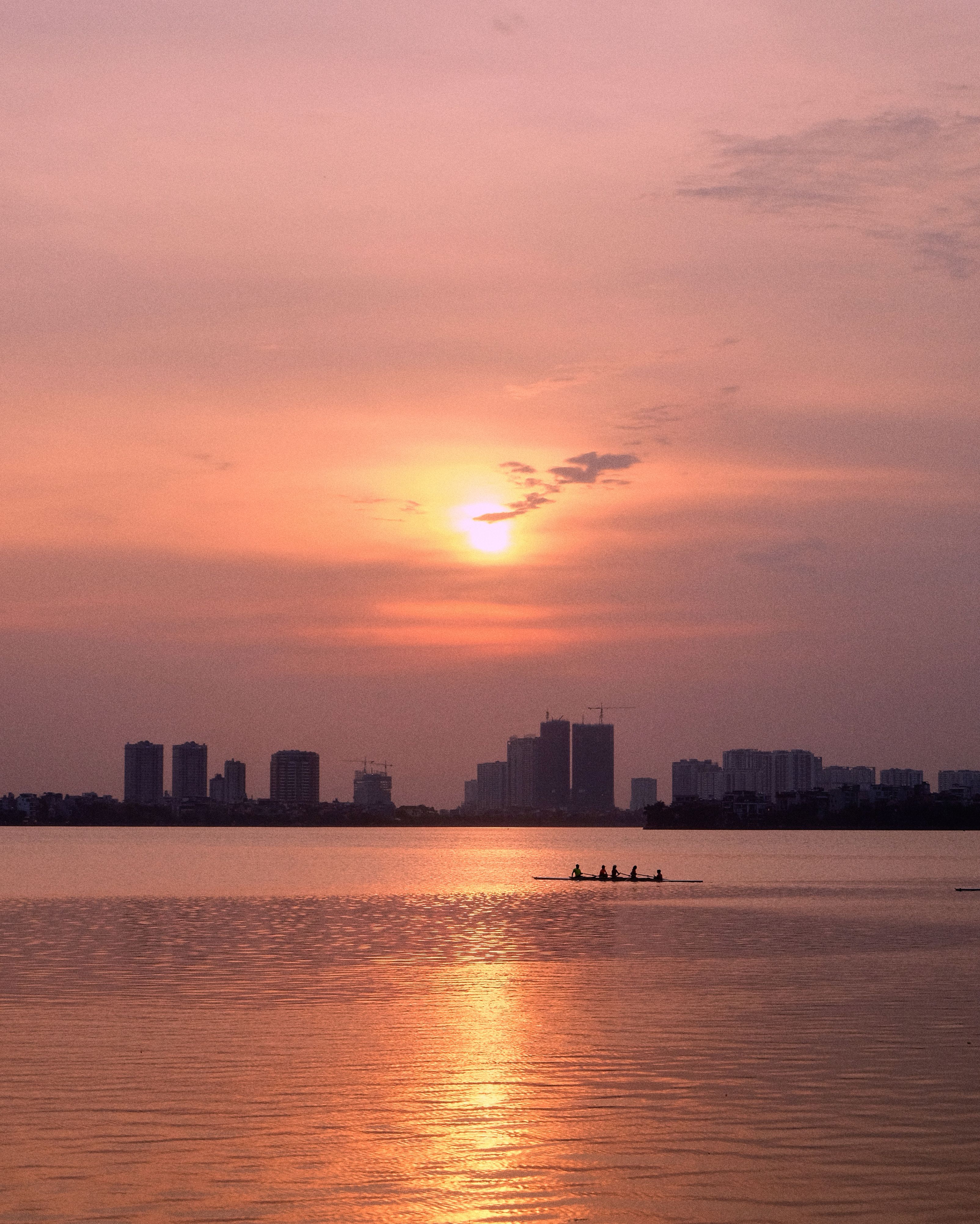 City Skyline at Dawn · Free Stock Photo
