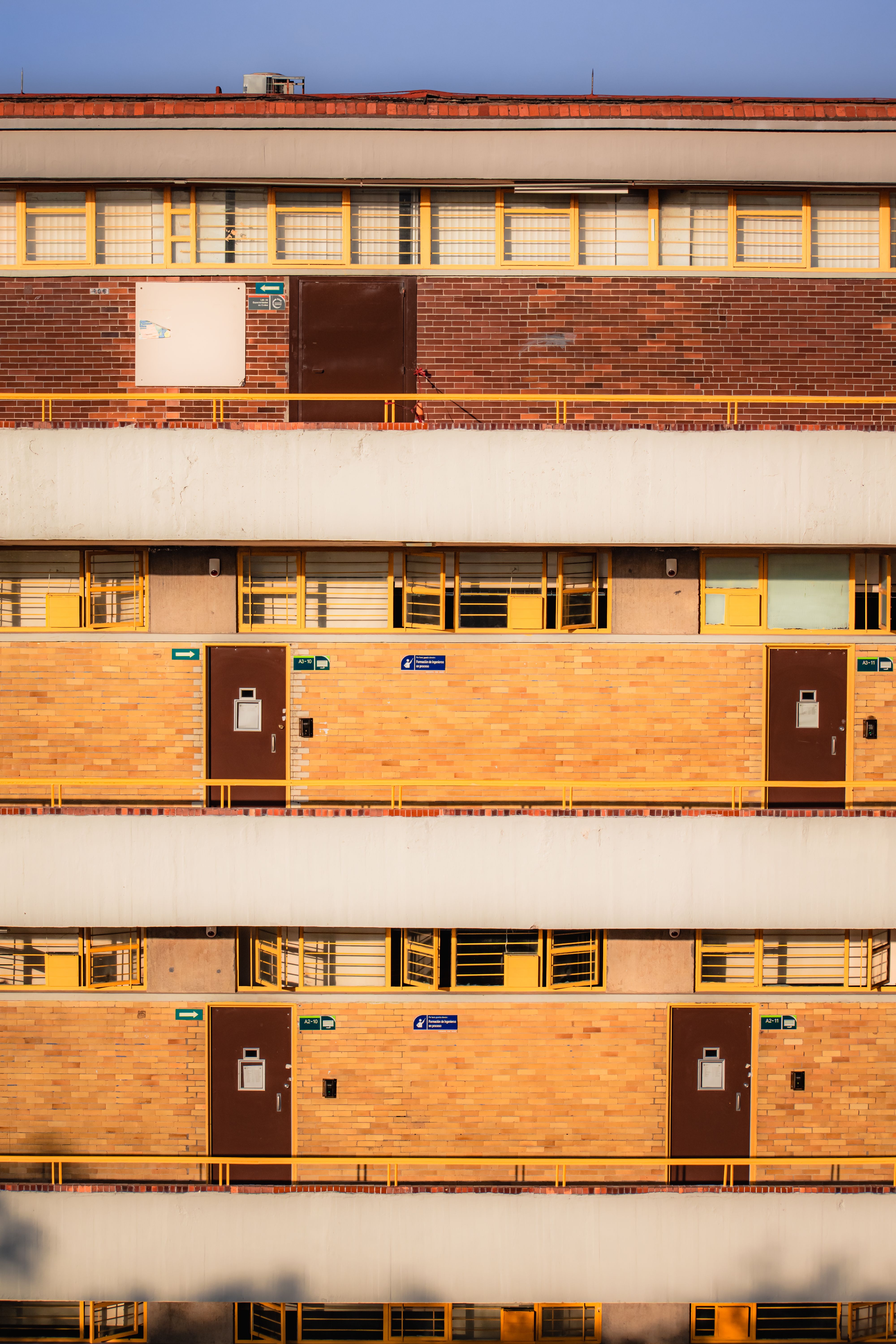 137,204+ Best Free University building Stock Photos & Images · 100% ...