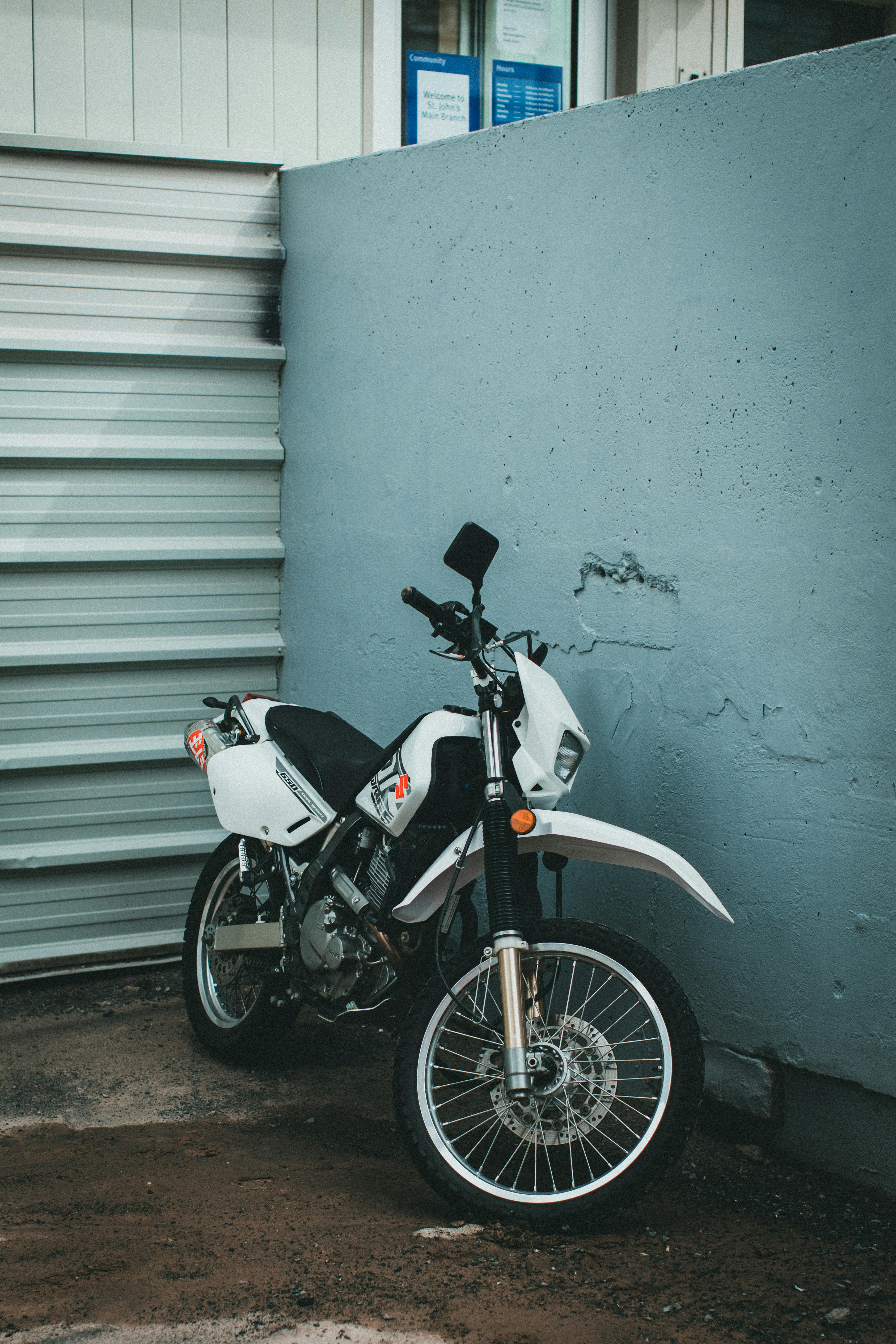 Two Wheeler Photos, Download The BEST Free Two Wheeler Stock Photos ...