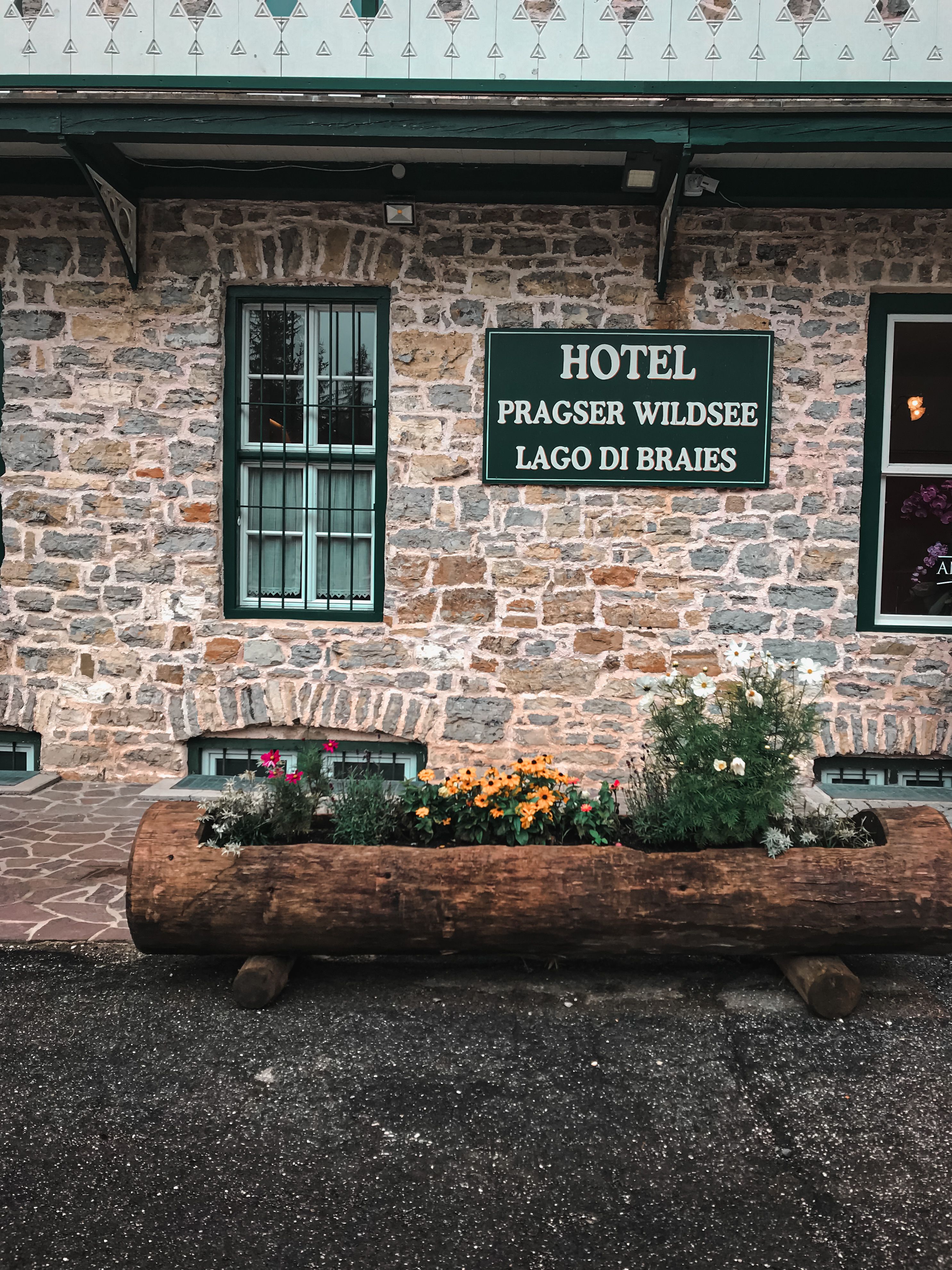 Facade of a Restaurant in a City · Free Stock Photo