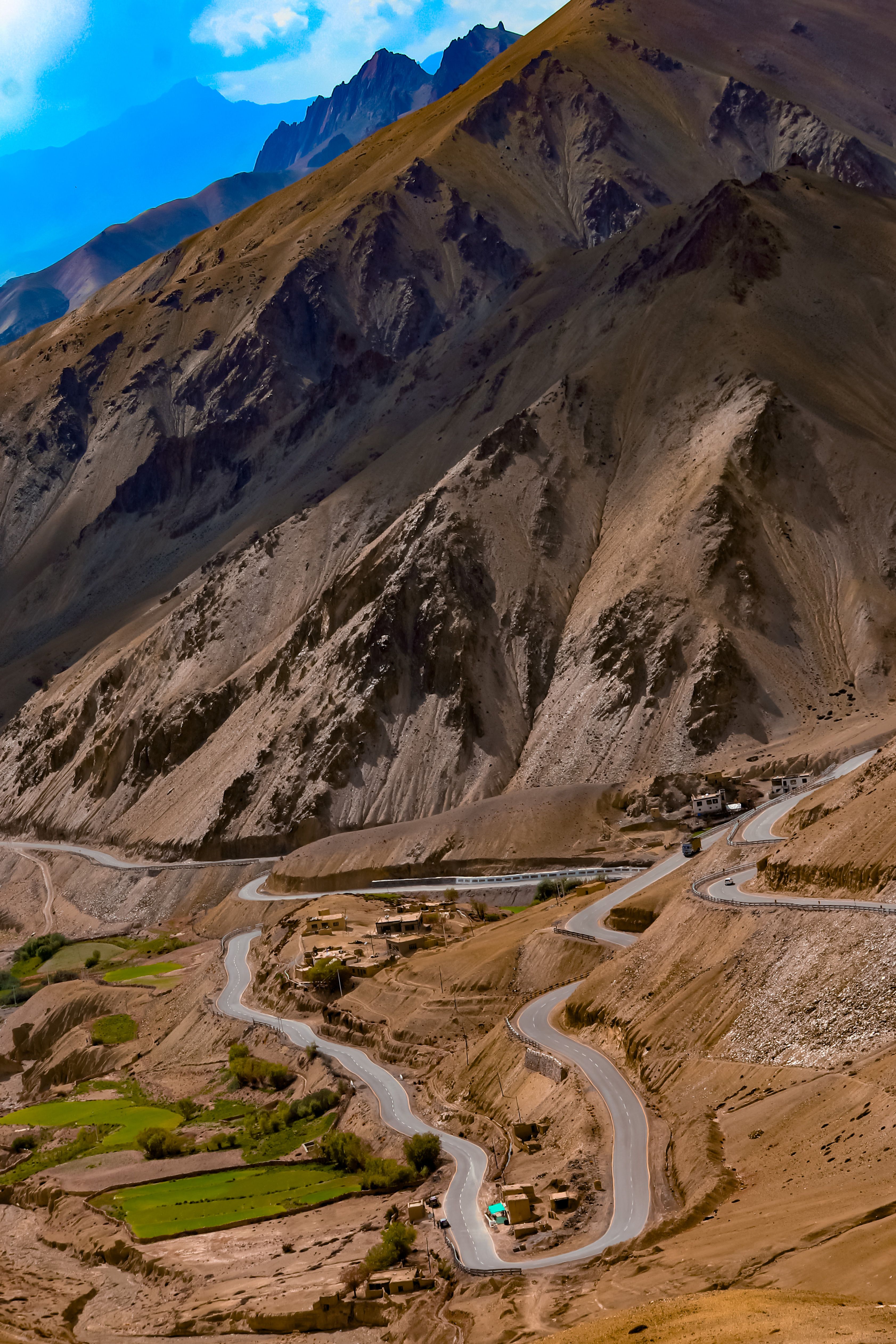 Road near Green Mountain Slope · Free Stock Photo