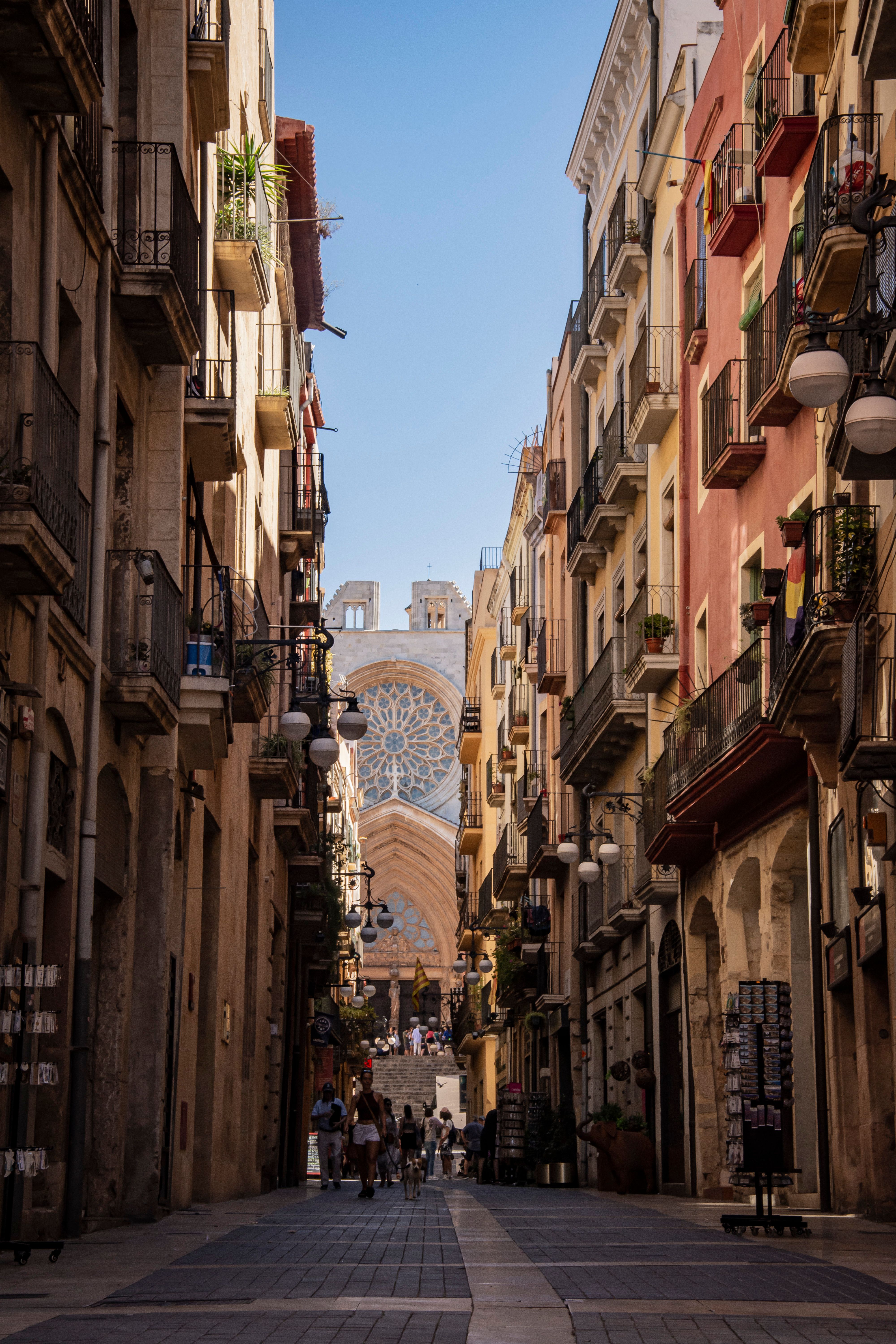 A Walking Street Leading to the Tarragona Cathedral · Free Stock Photo