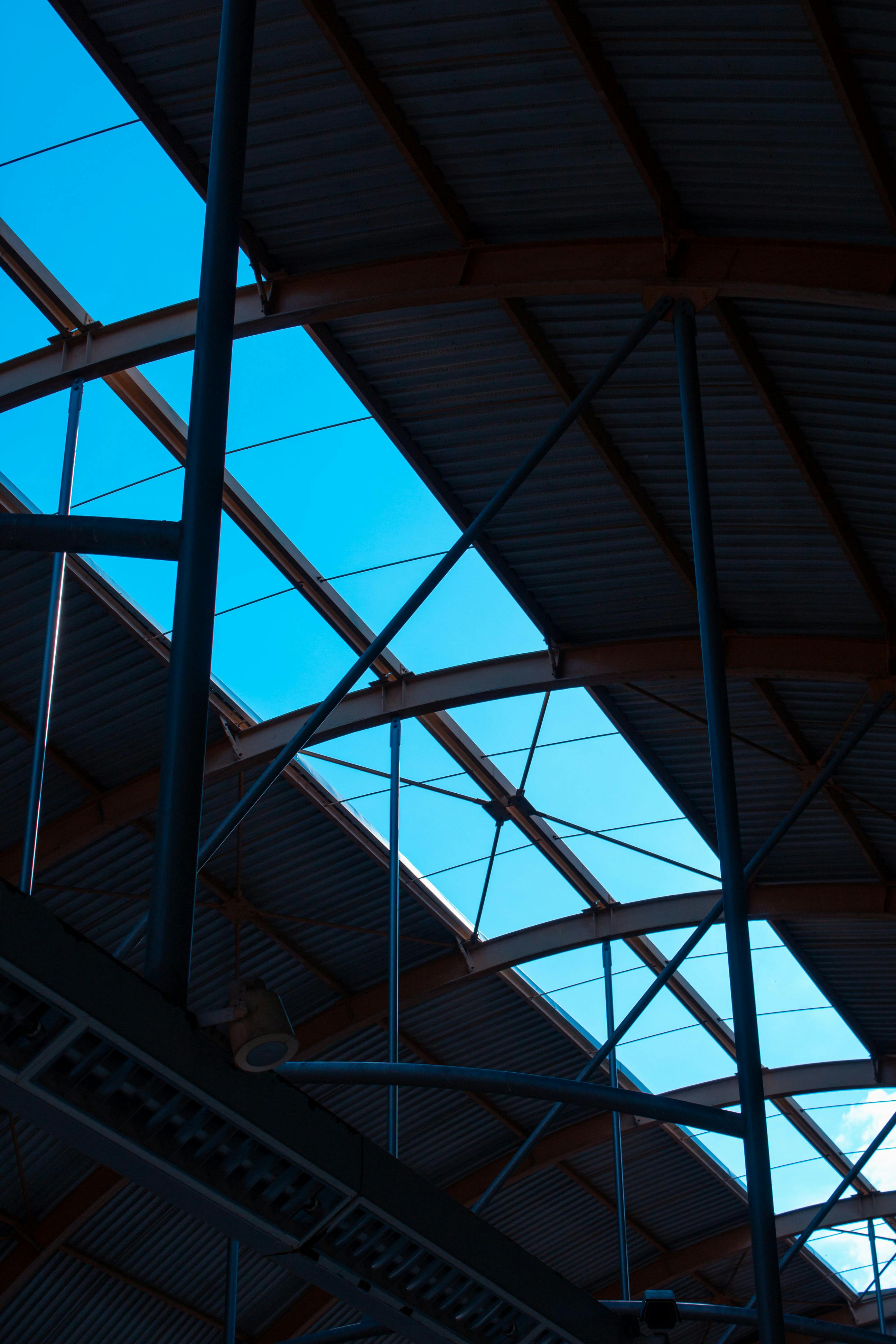 Arched Steel Beams Holding the glass Roof · Free Stock Photo