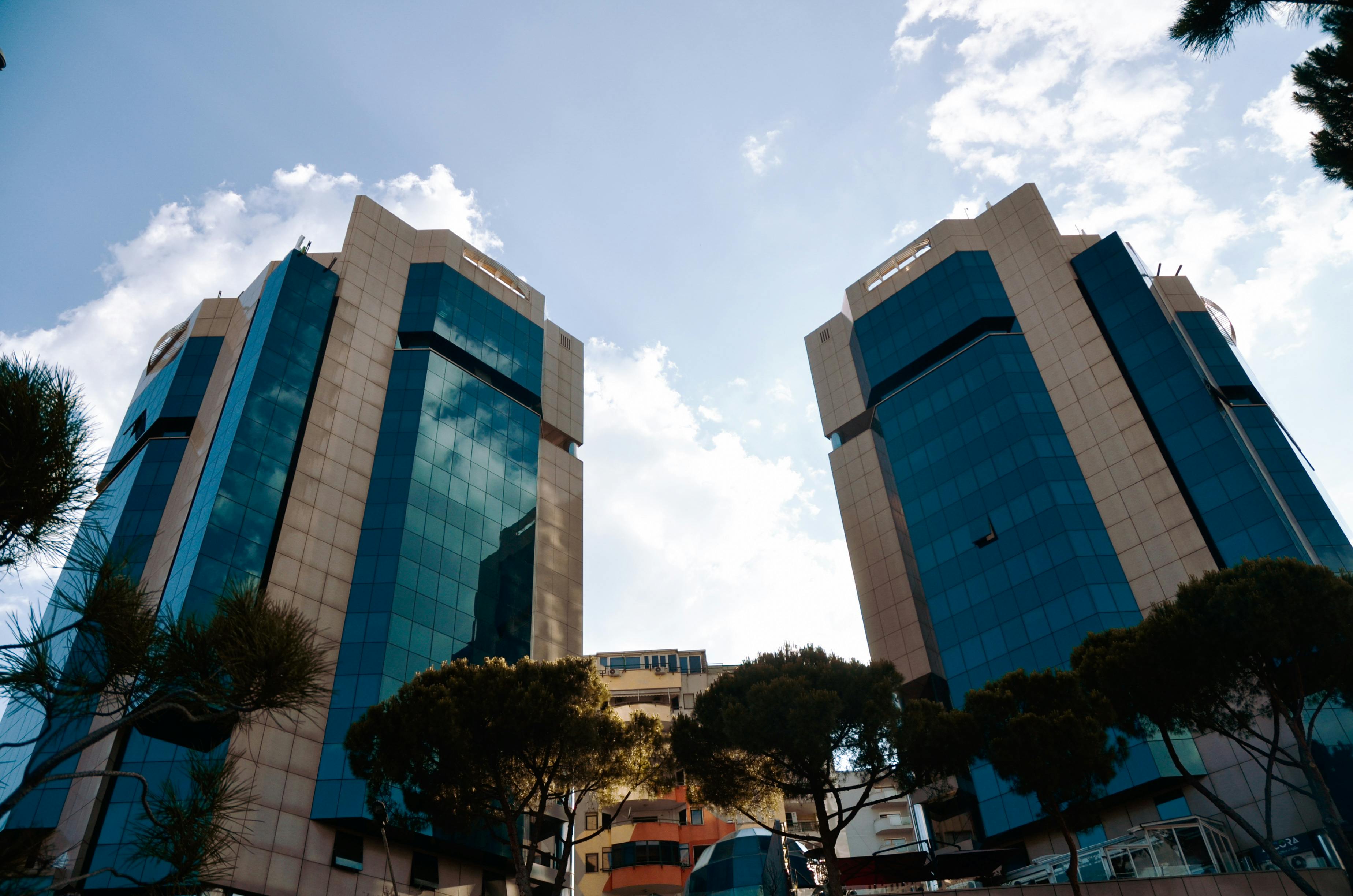 Low Rise Buildings Photos, Download Free Low Rise Buildings Stock ...