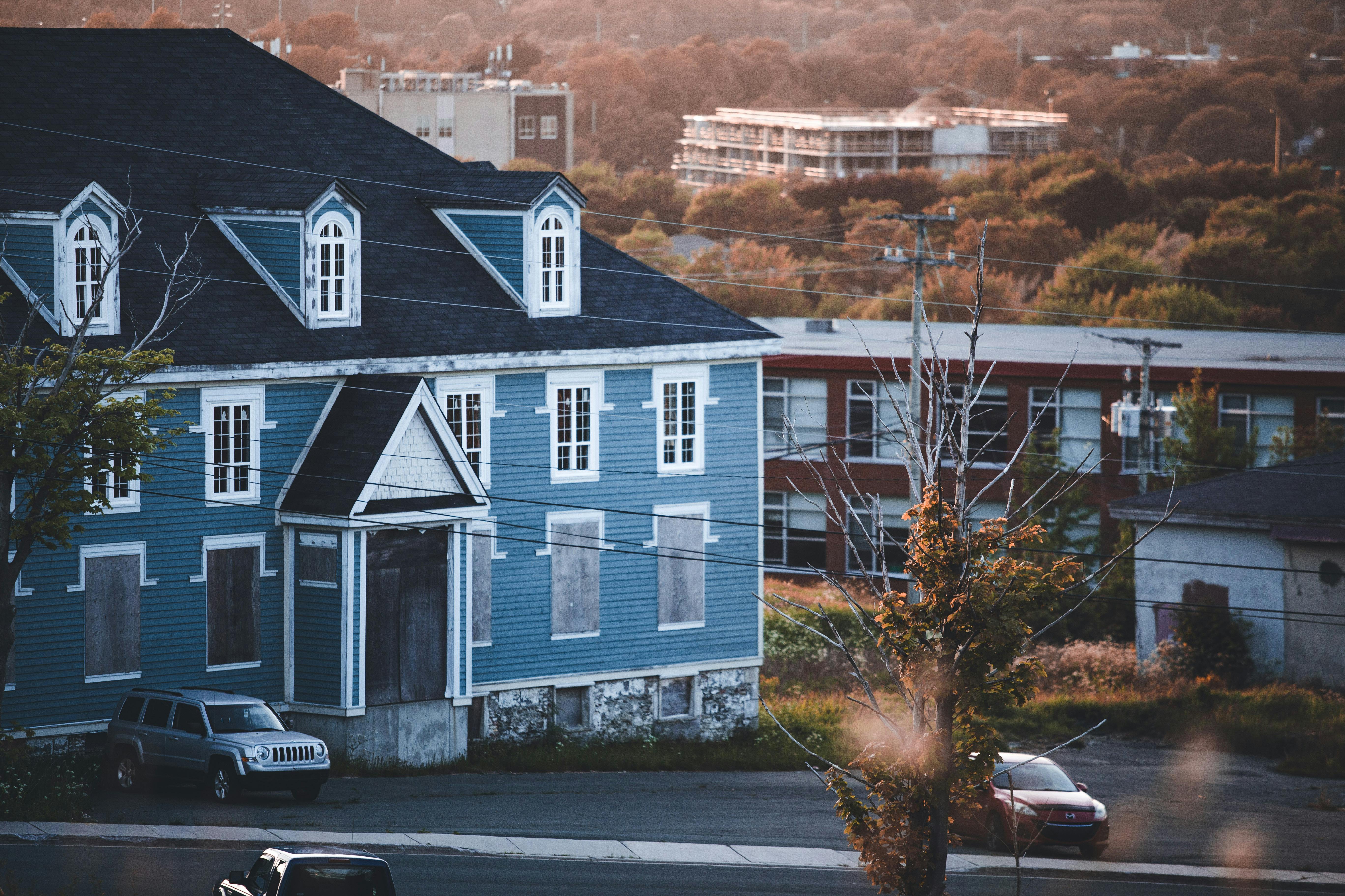 Blue and Gray House Near the Street · Free Stock Photo