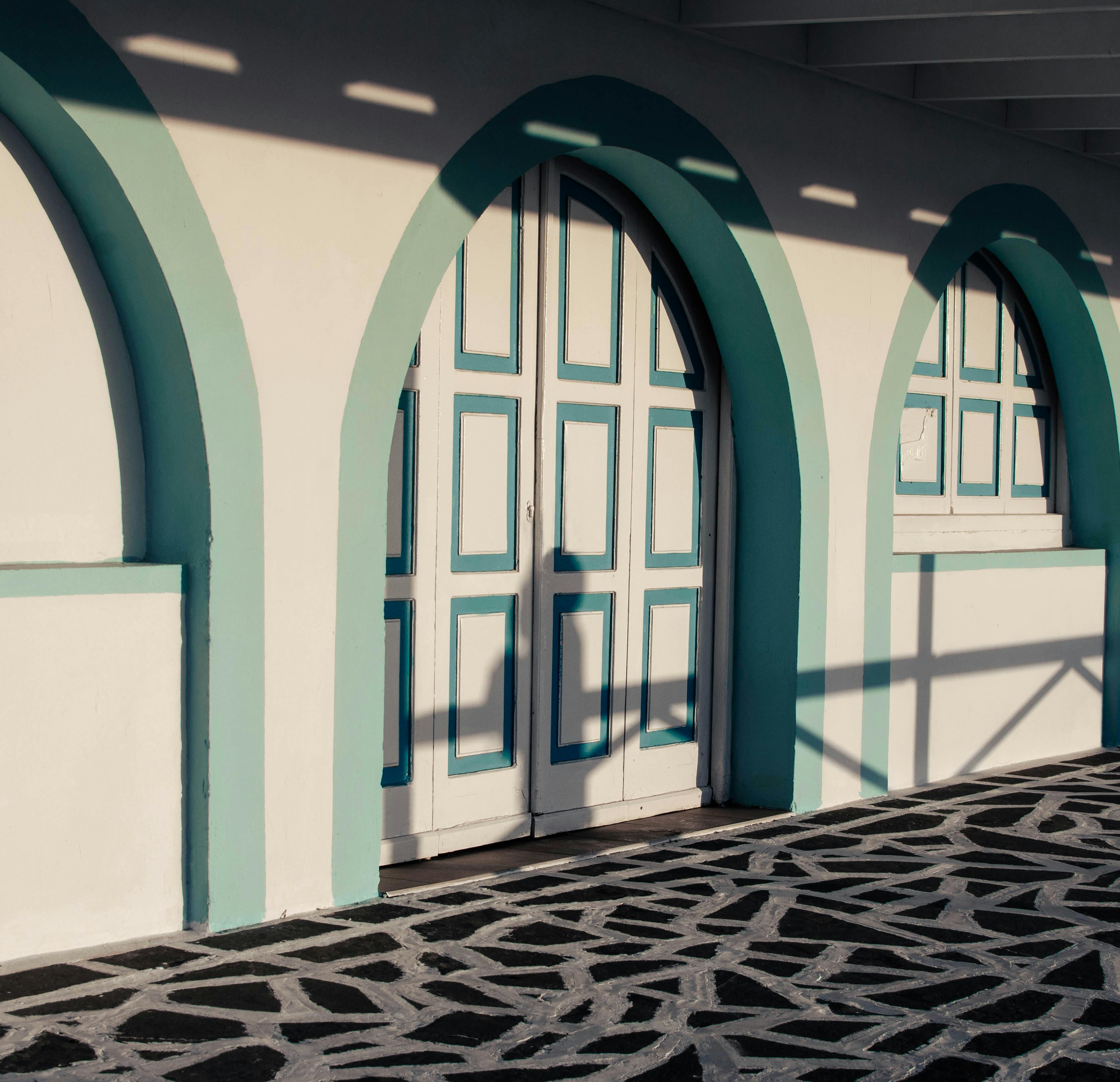 Shadows on Building Exterior · Free Stock Photo