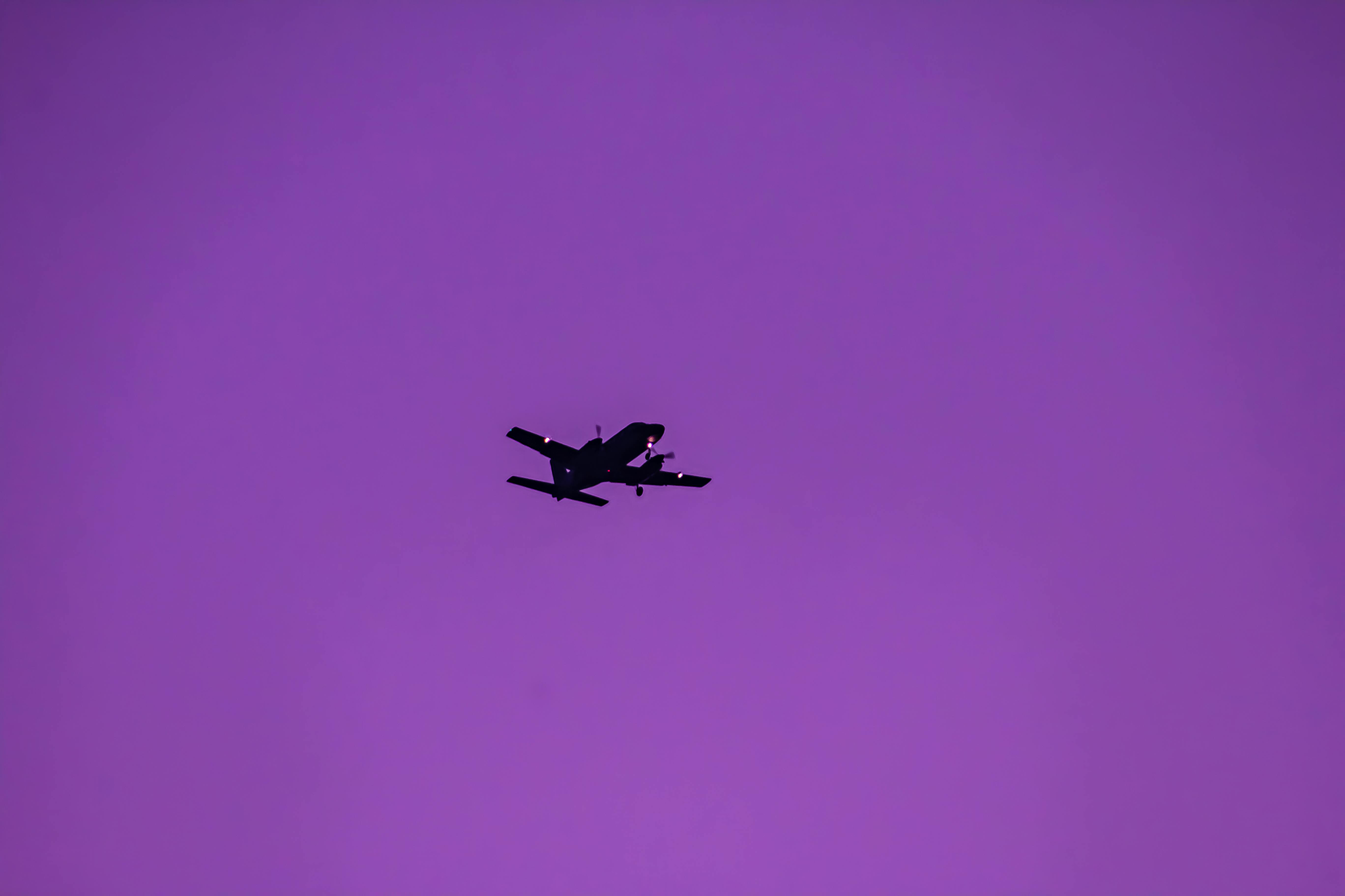 A Flying Airplane in the Purple Sky · Free Stock Photo