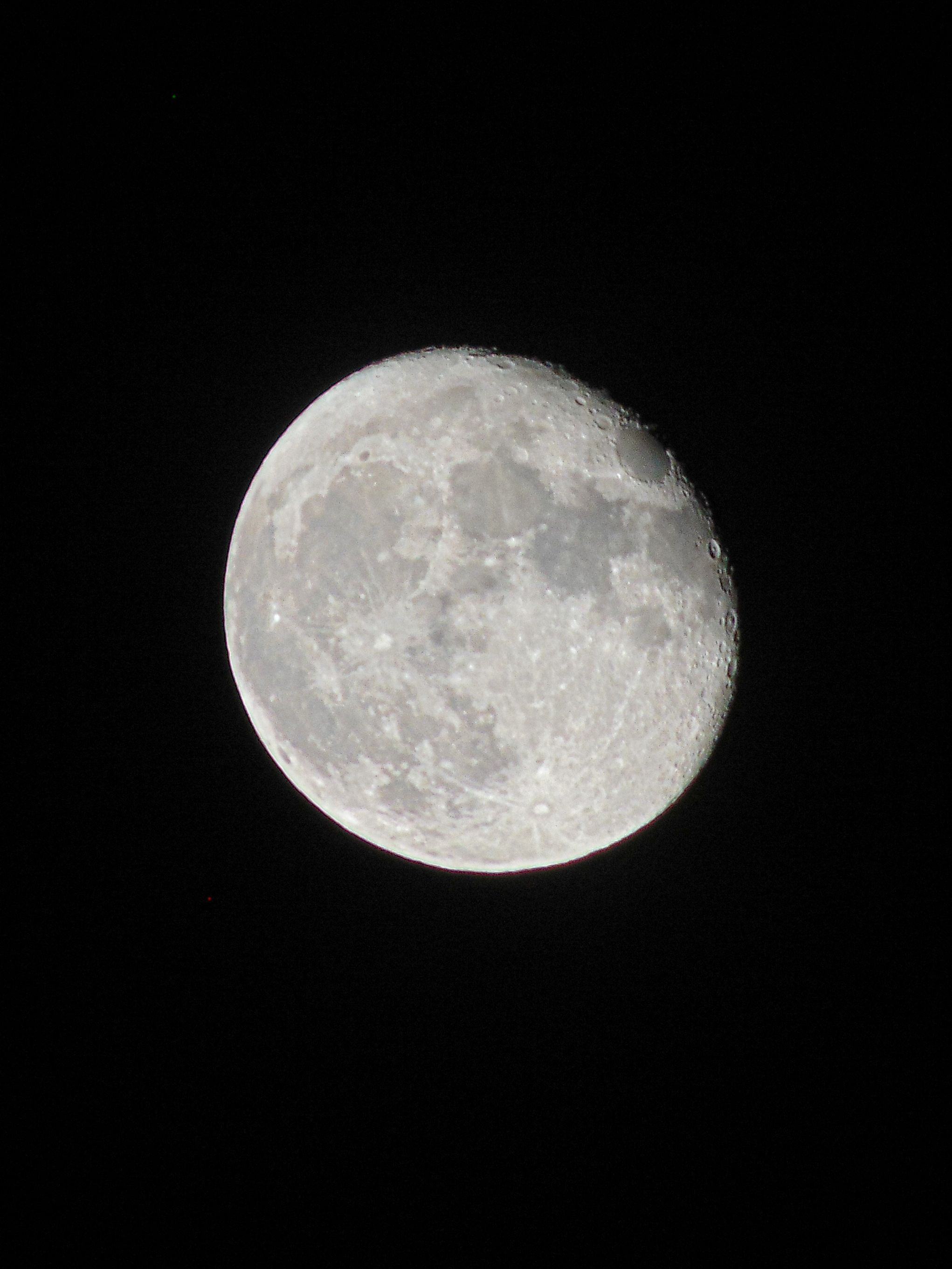 Close-Up Shot of the Moon · Free Stock Photo