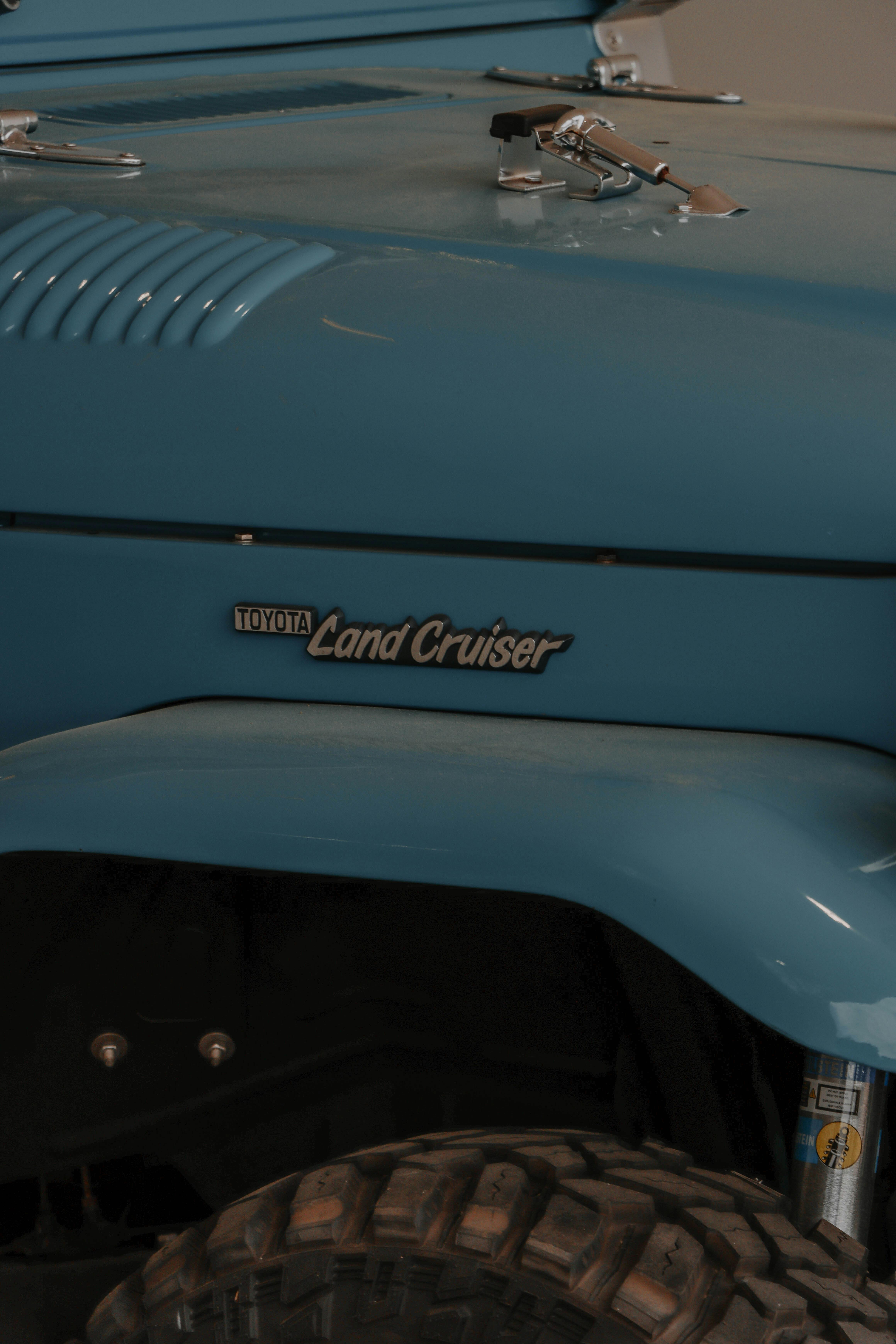 Side View of a Toyota Land Cruiser · Free Stock Photo