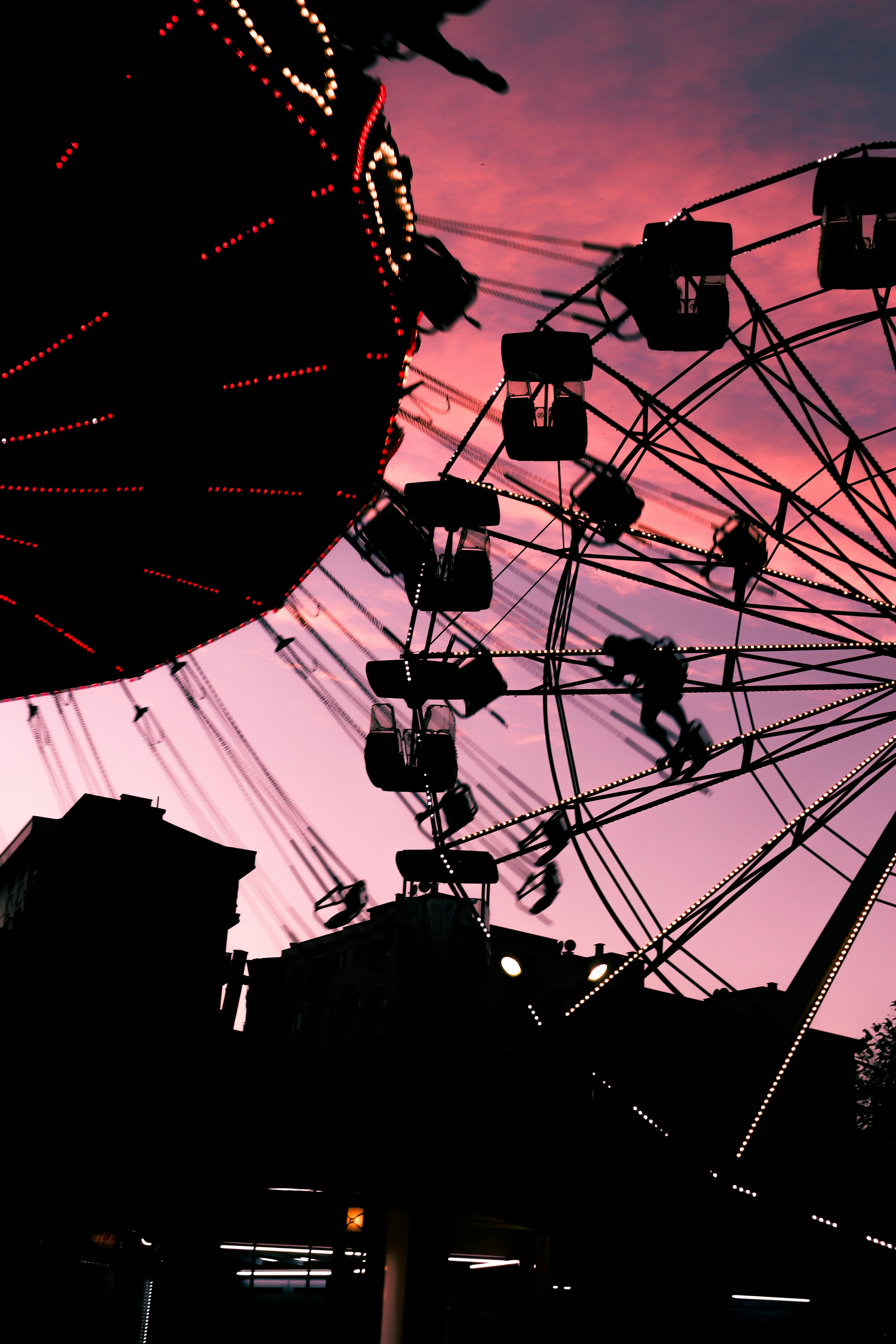 Red and Black Ferris Wheel · Free Stock Photo