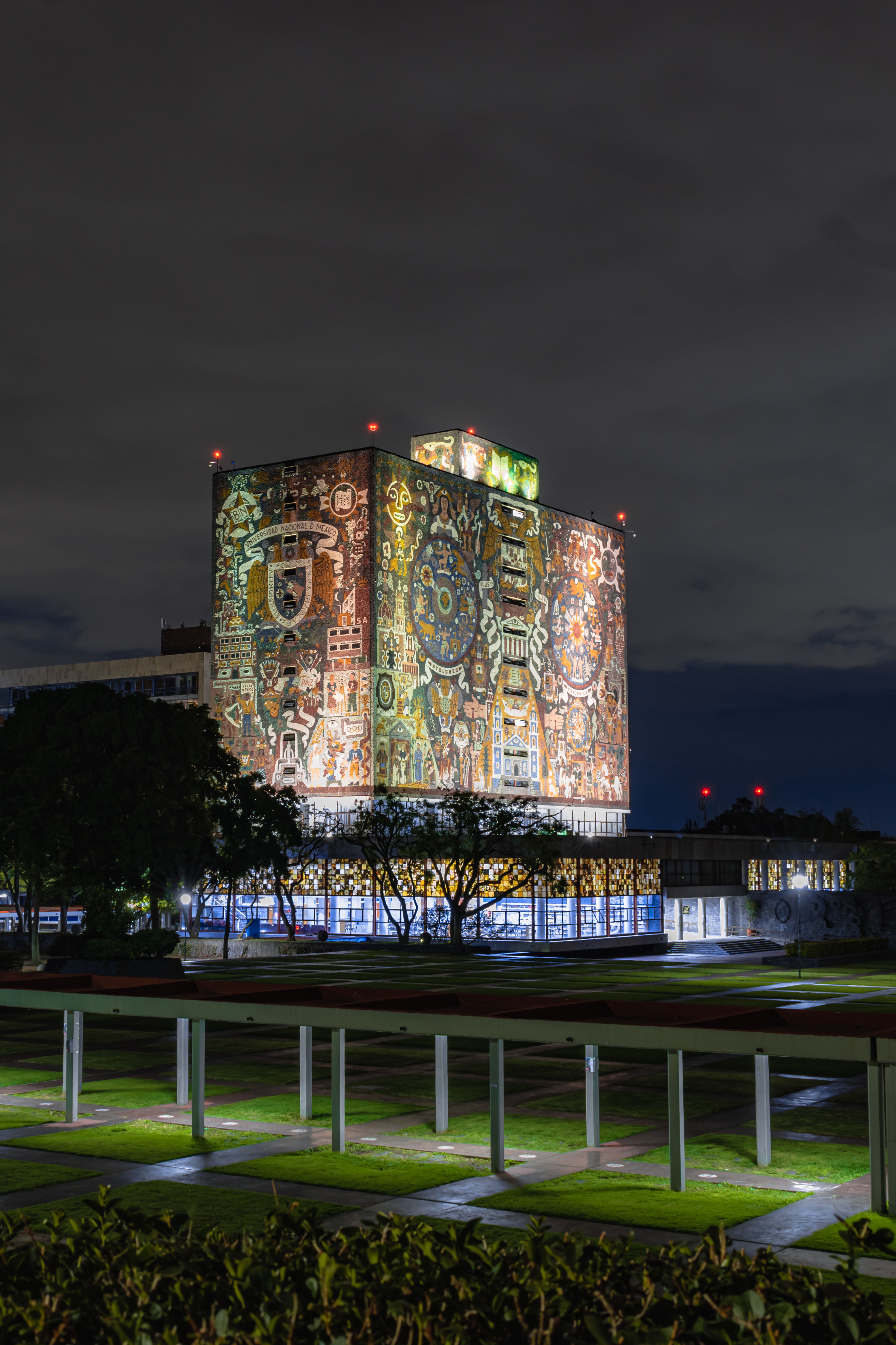 The Central Library in Mexico at Night · Free Stock Photo