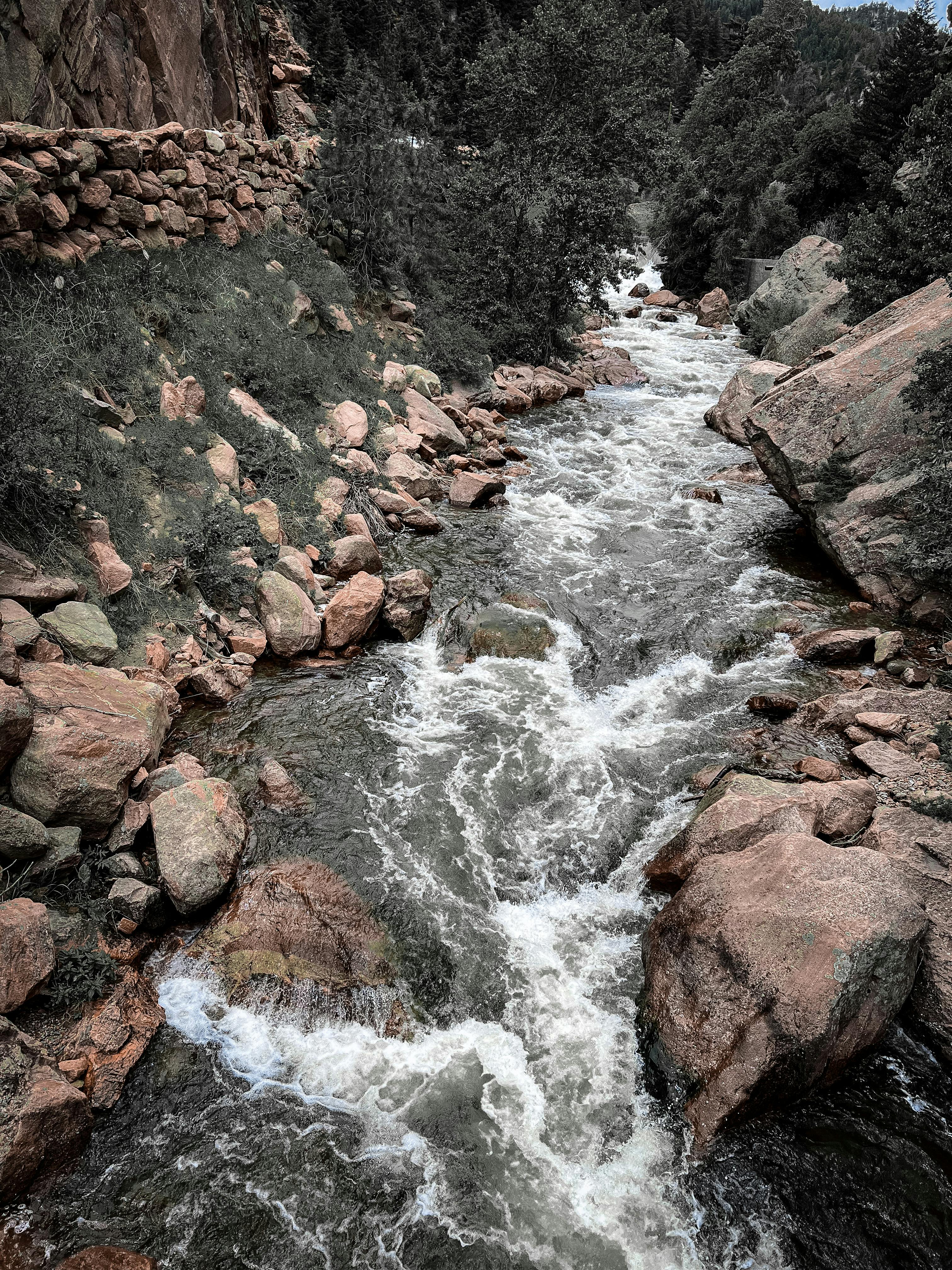 Brown Rocks on the River · Free Stock Photo