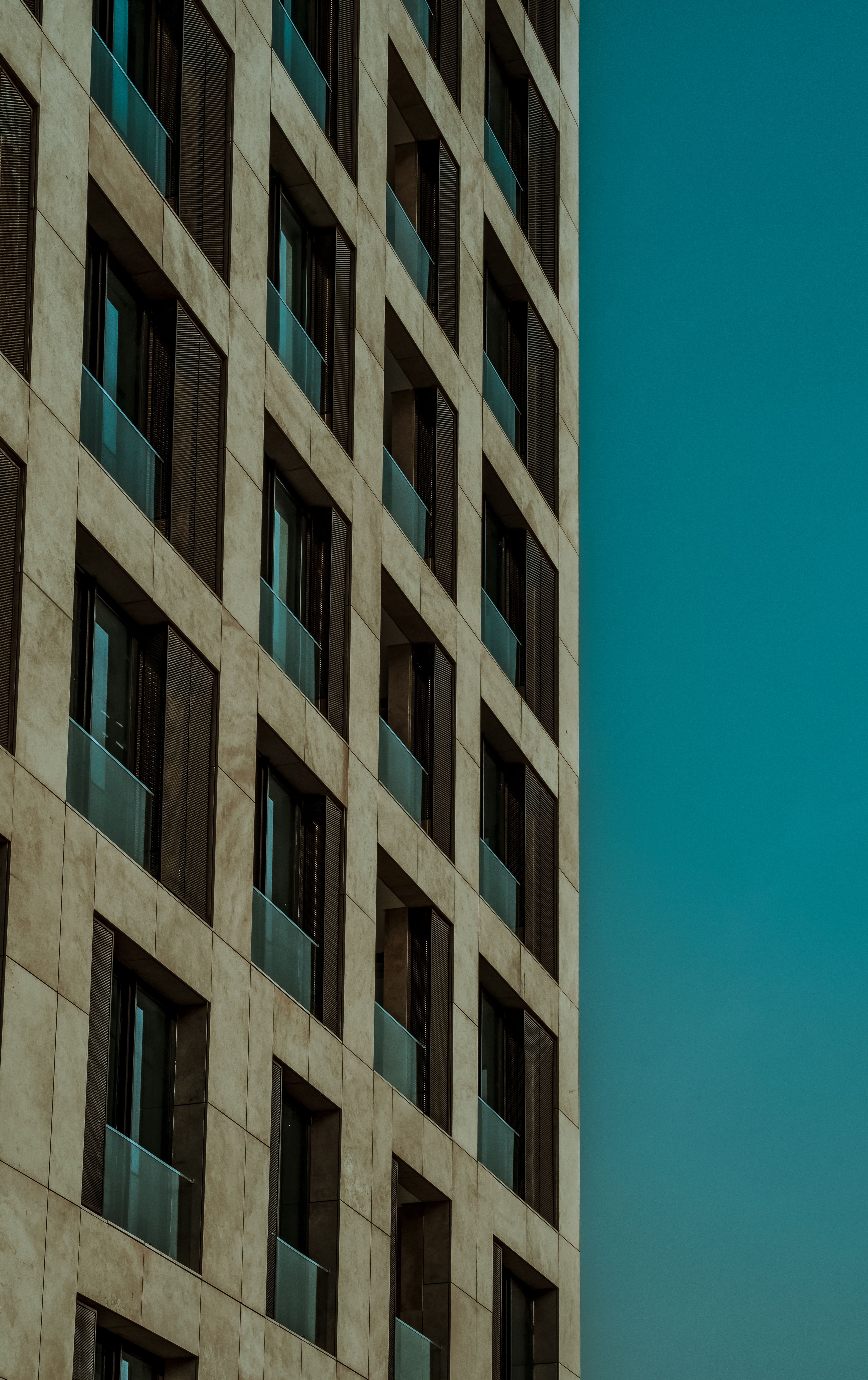 Brown Building Under the Blue Sky · Free Stock Photo