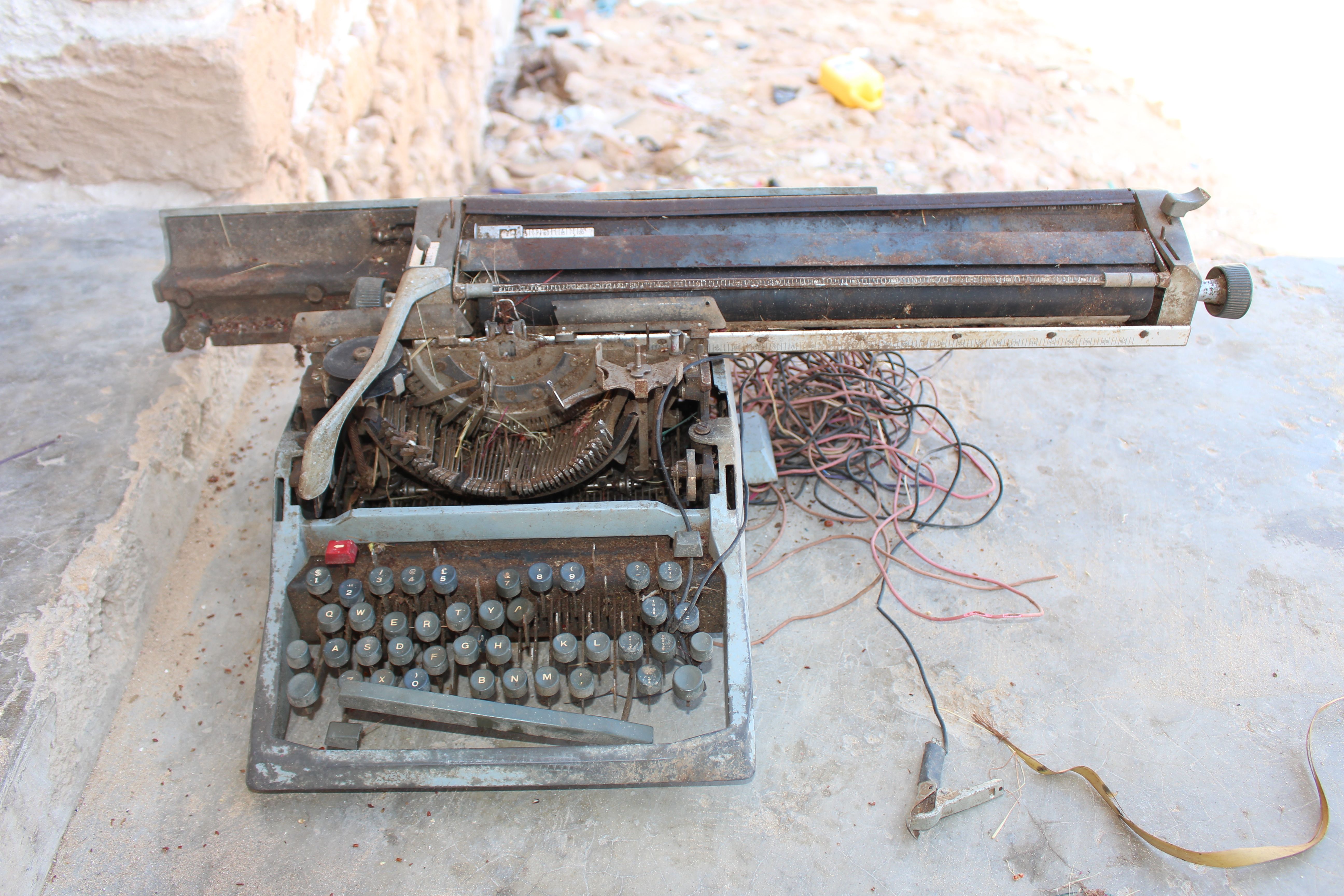 free-stock-photo-of-typewriter