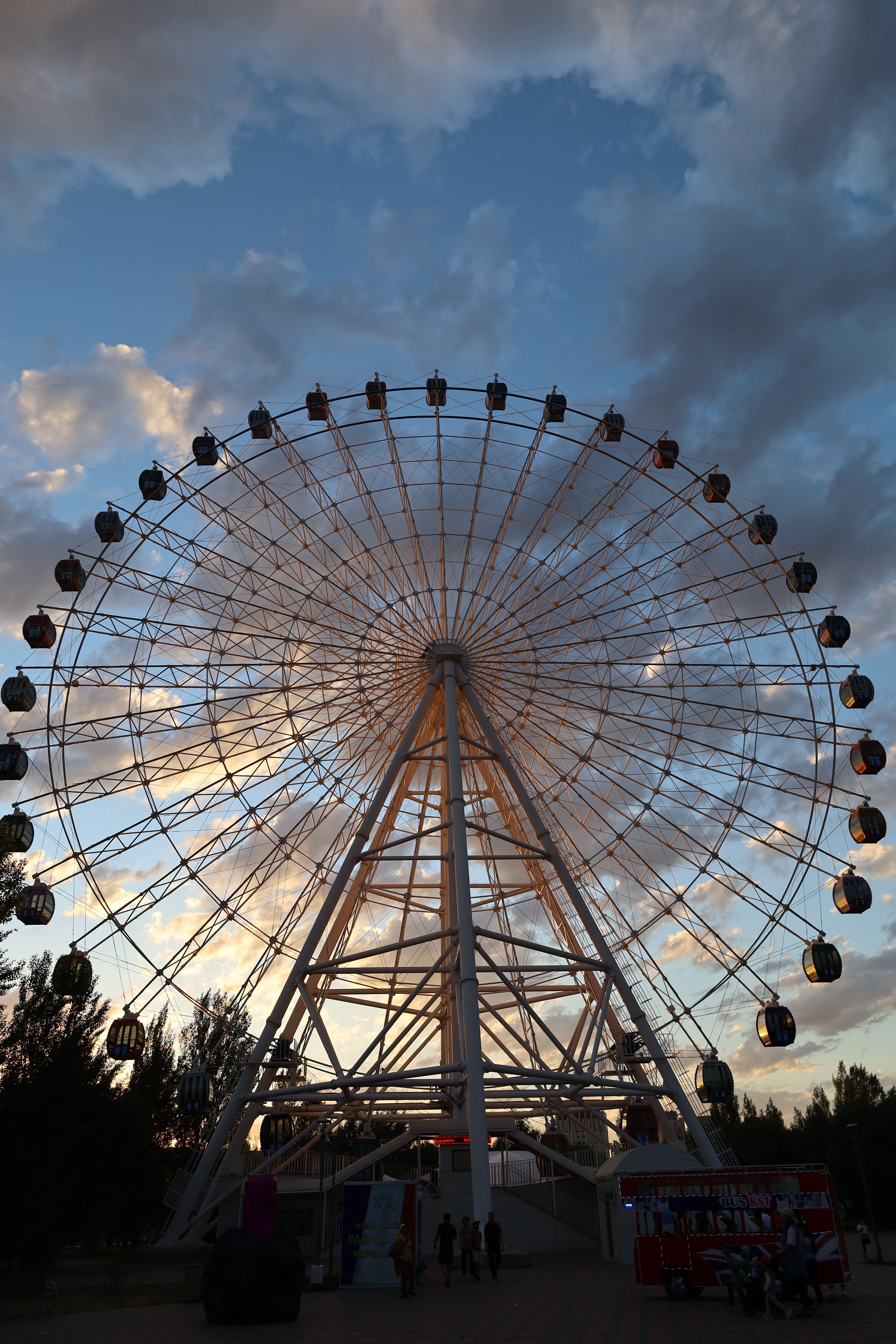A Ferris Wheel in an Amusement Park · Free Stock Photo