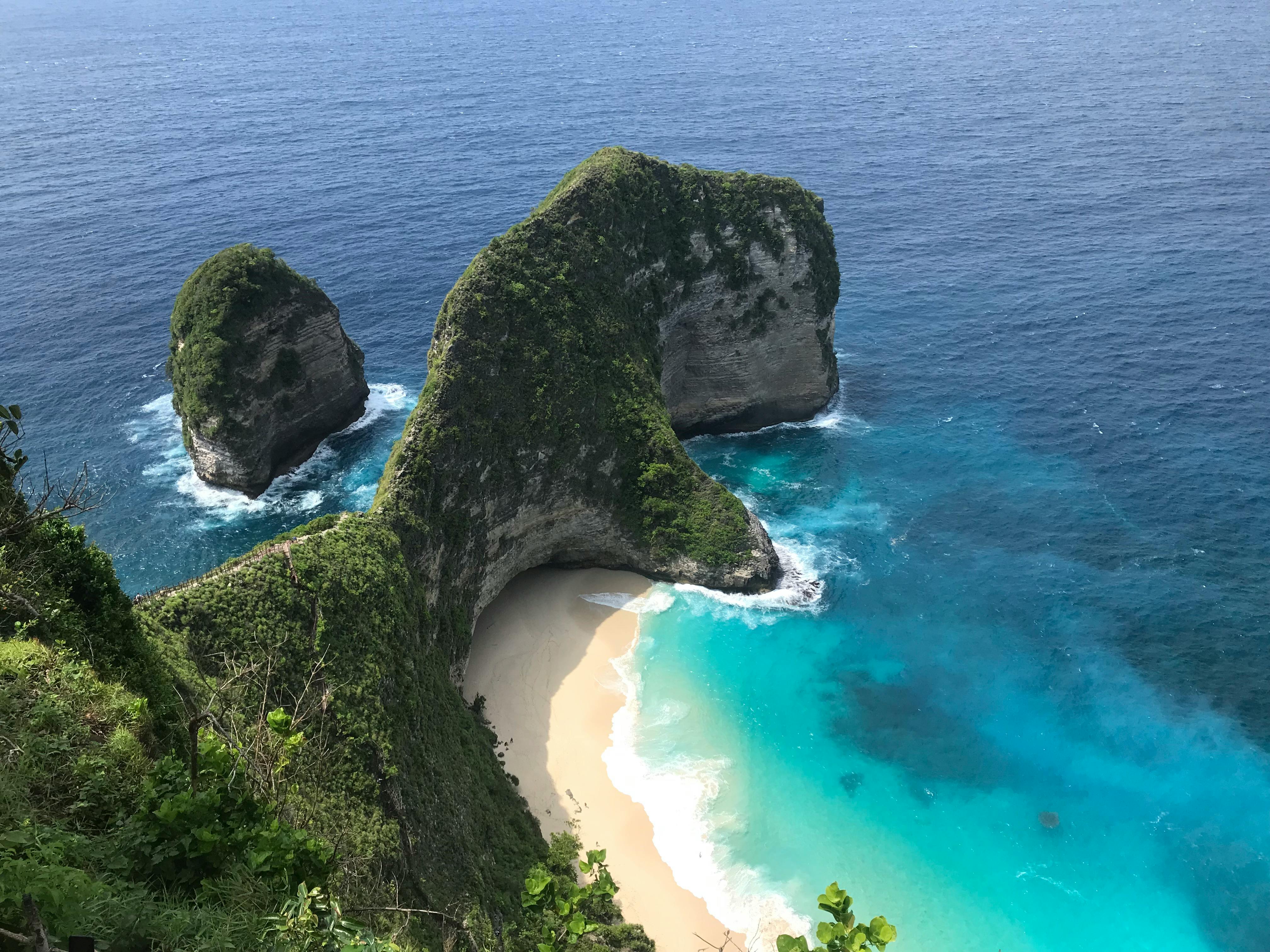 View of Crystal Bay Beach at Nusa Penida, Indonesia · Free Stock Photo