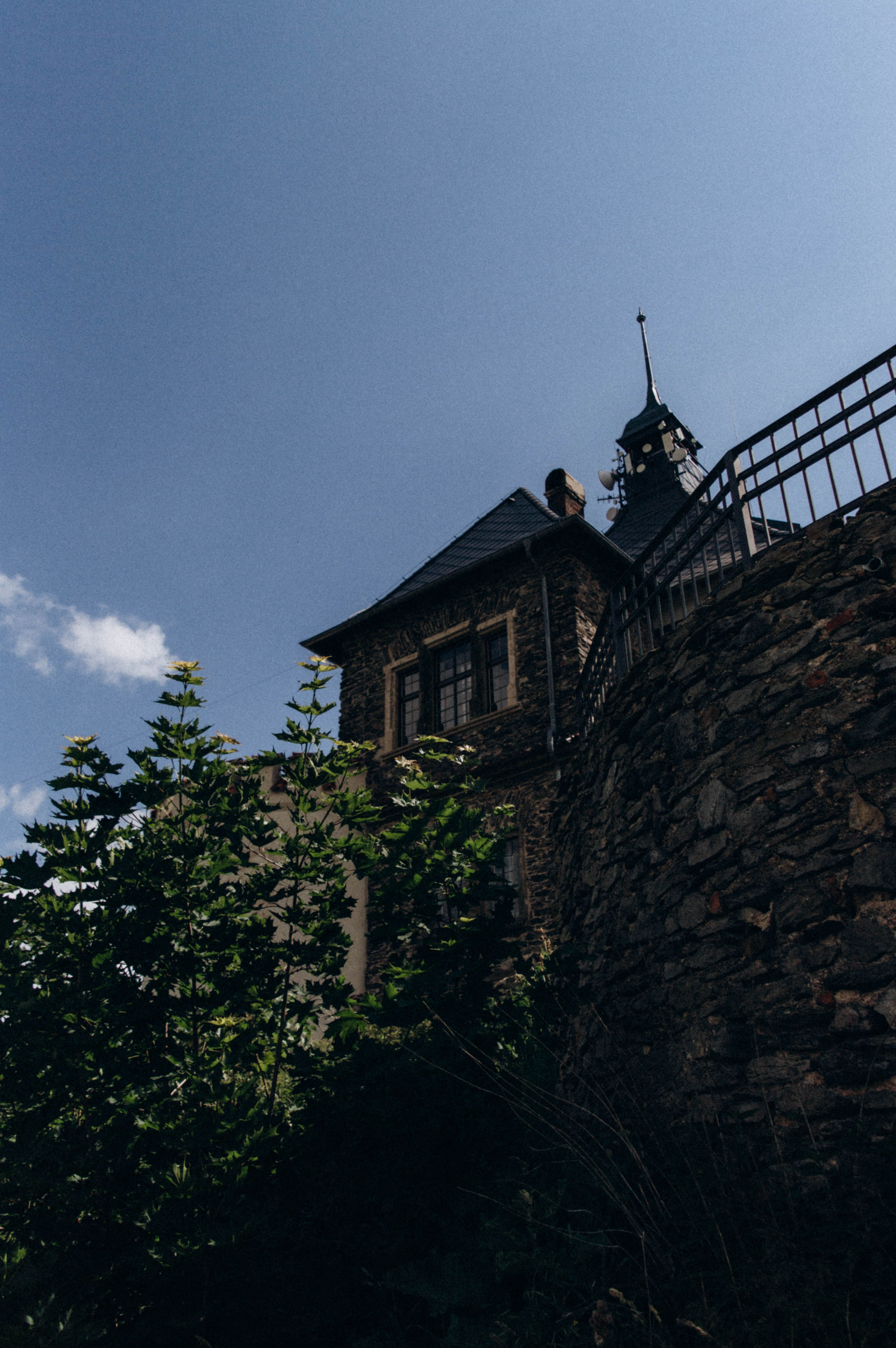 Blue Sky over Buildings · Free Stock Photo