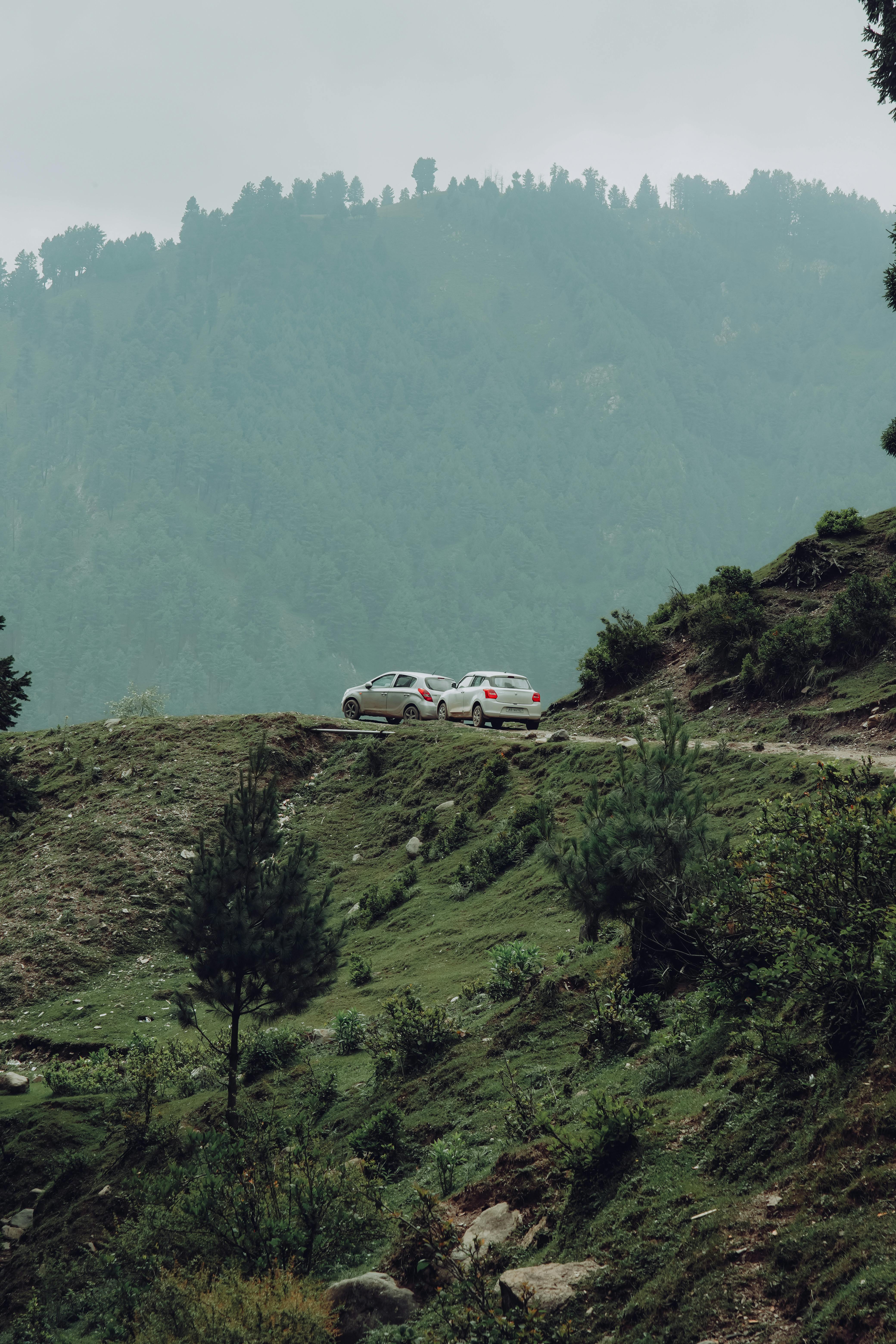 Parked Cars near Cliff · Free Stock Photo