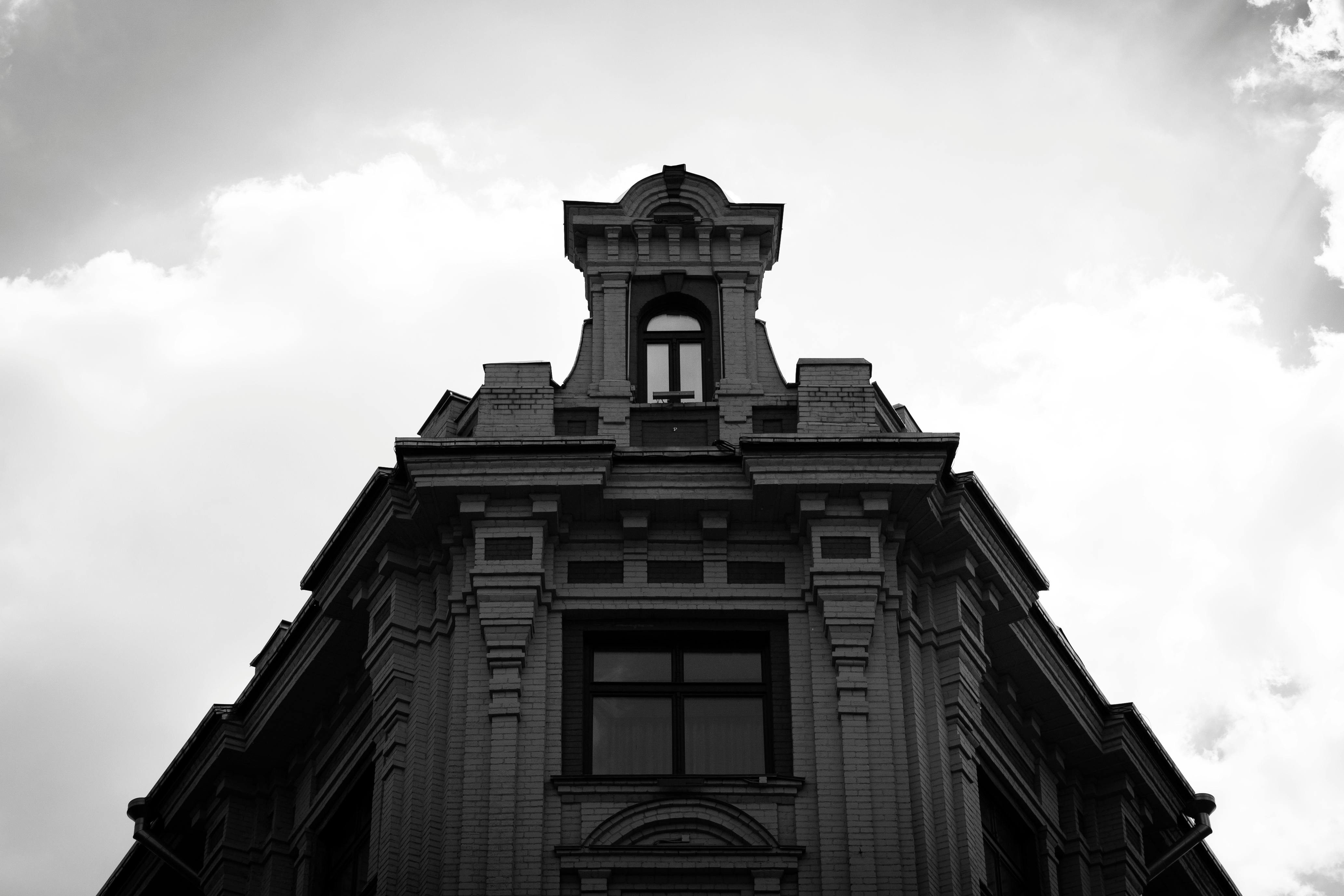 Grayscale Photo of a Building · Free Stock Photo