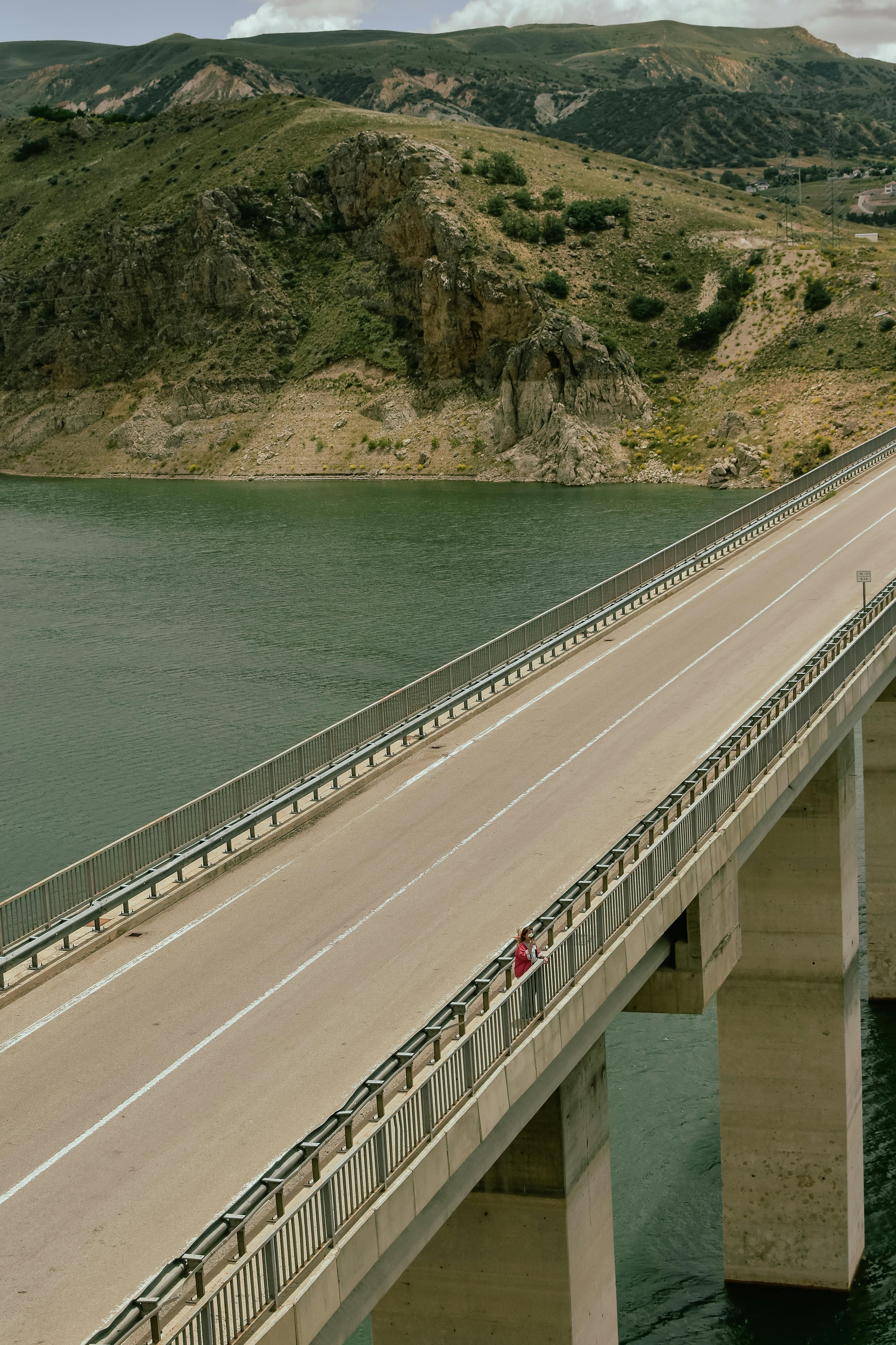 White Bridge over the Green Mountain · Free Stock Photo