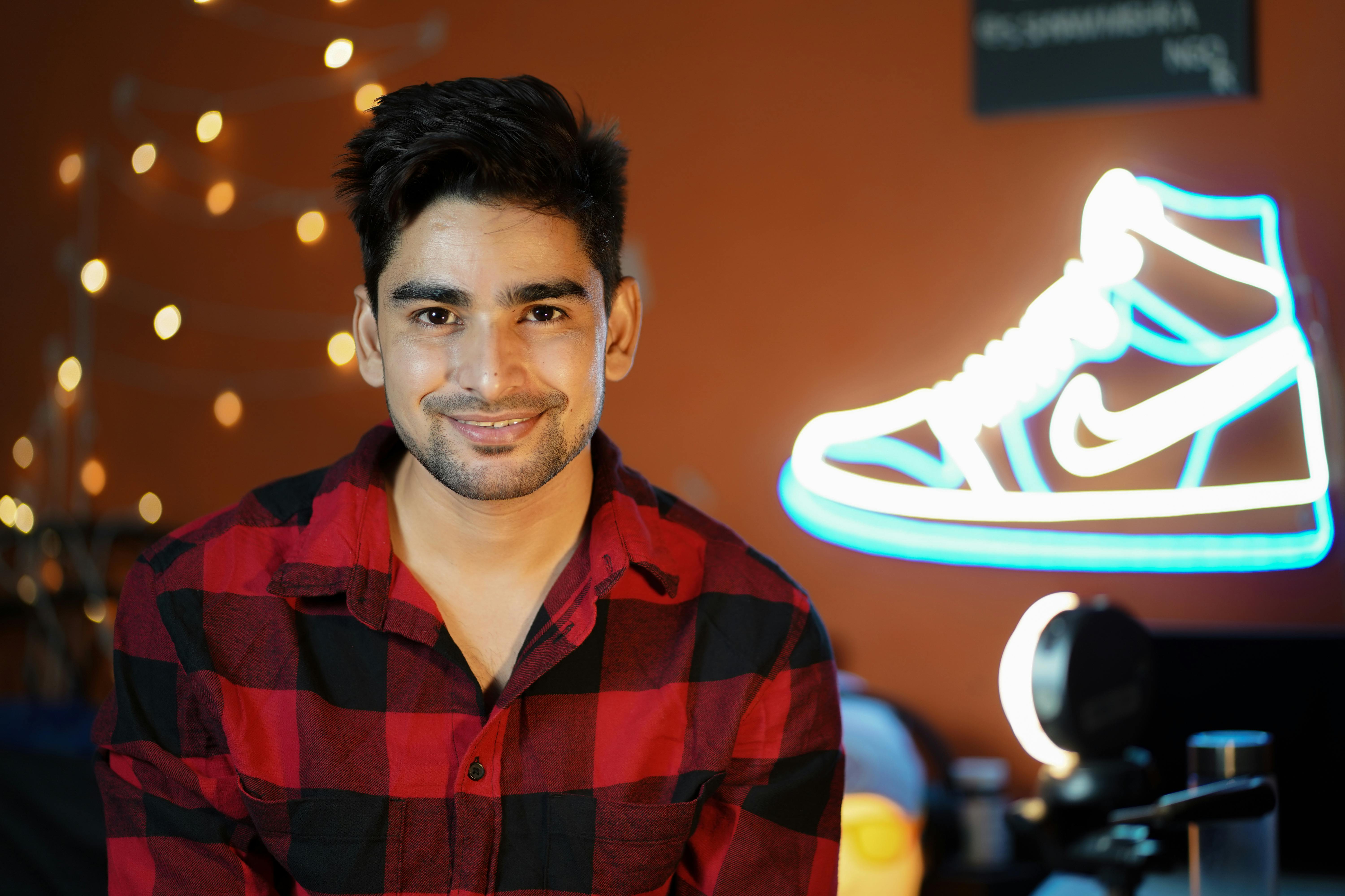 Foto de stock gratuita sobre bien parecido, guapo, hombre, sonriendo ...