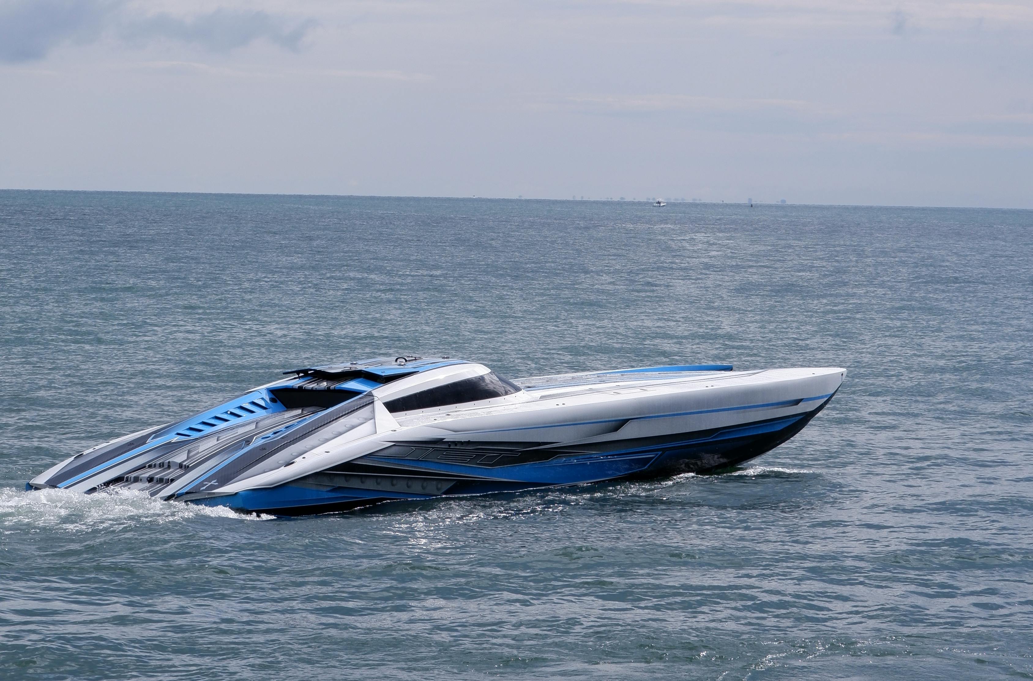 White and Blue Speedboat Sailing · Free Stock Photo