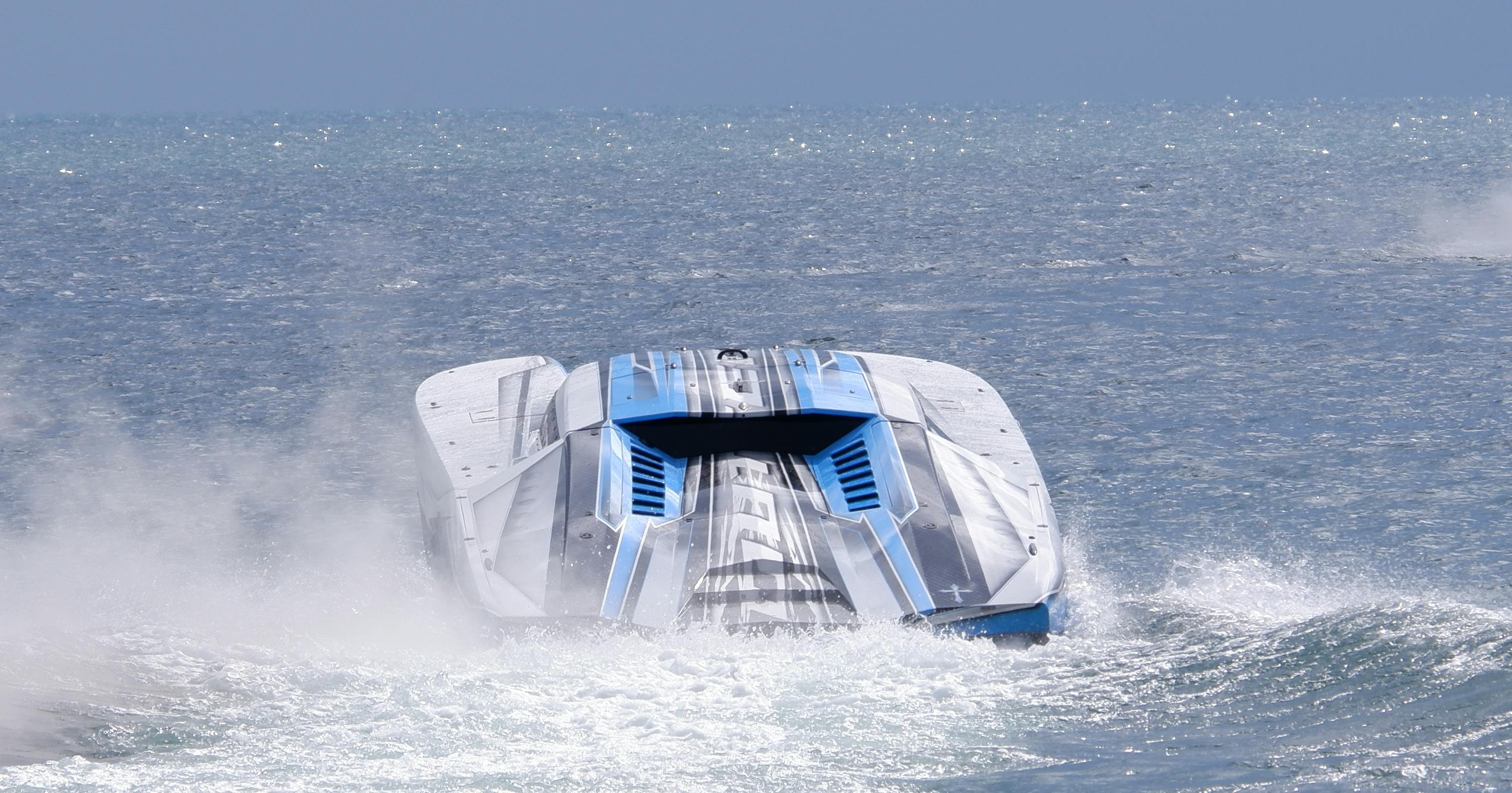 White and Blue Speedboat Sailing · Free Stock Photo