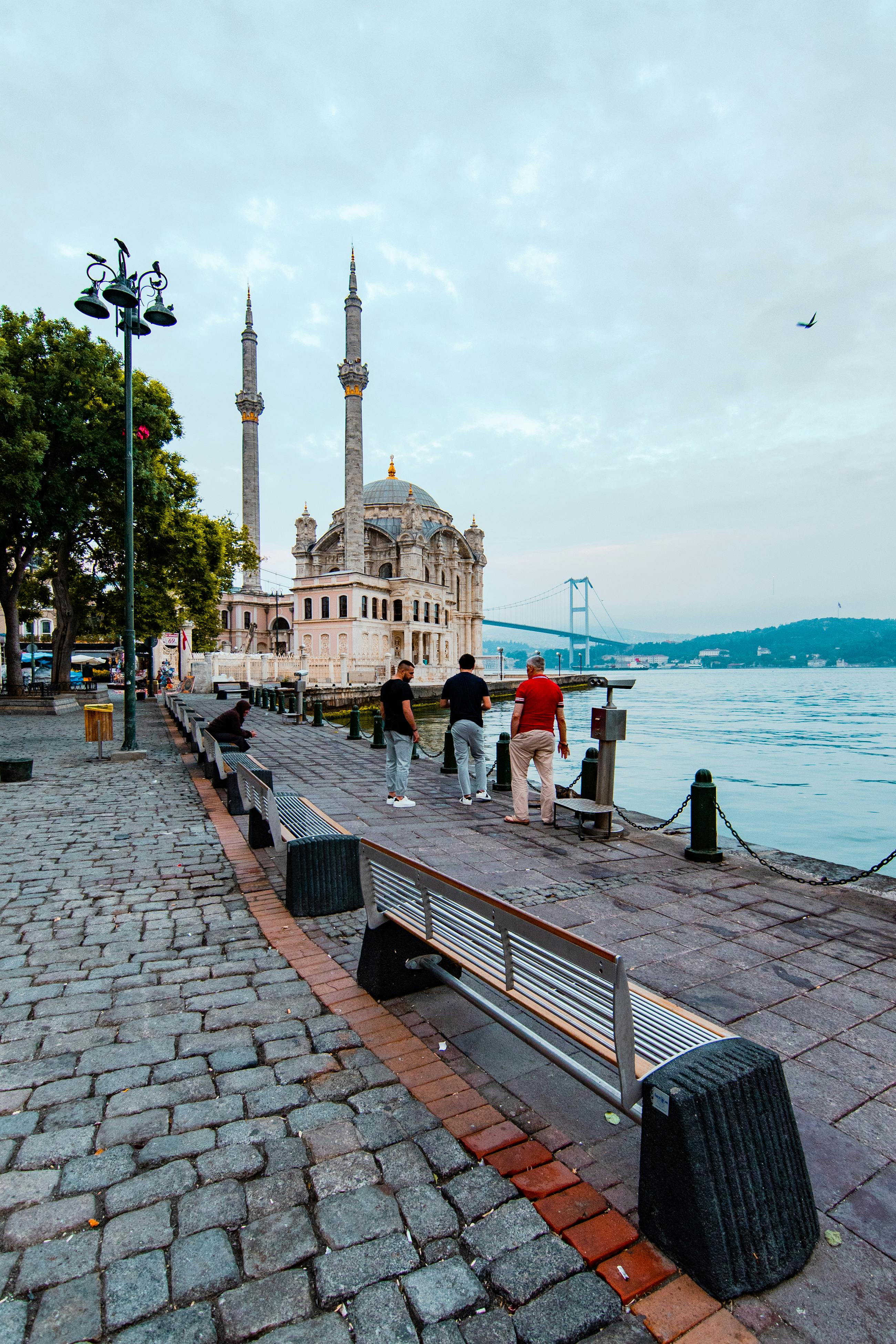 Mosque with Minarets near Sea · Free Stock Photo