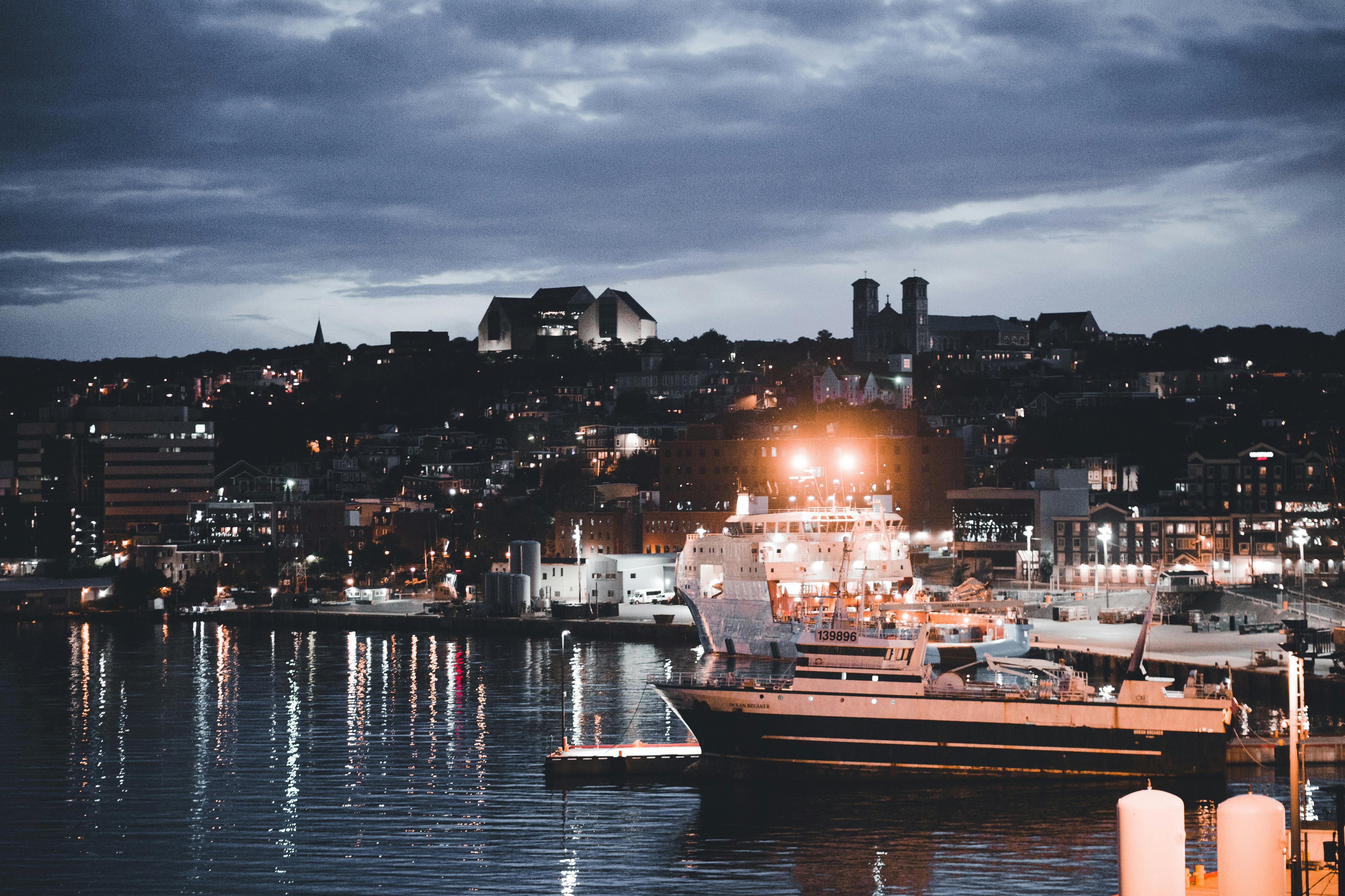 Yellow and Black Building · Free Stock Photo