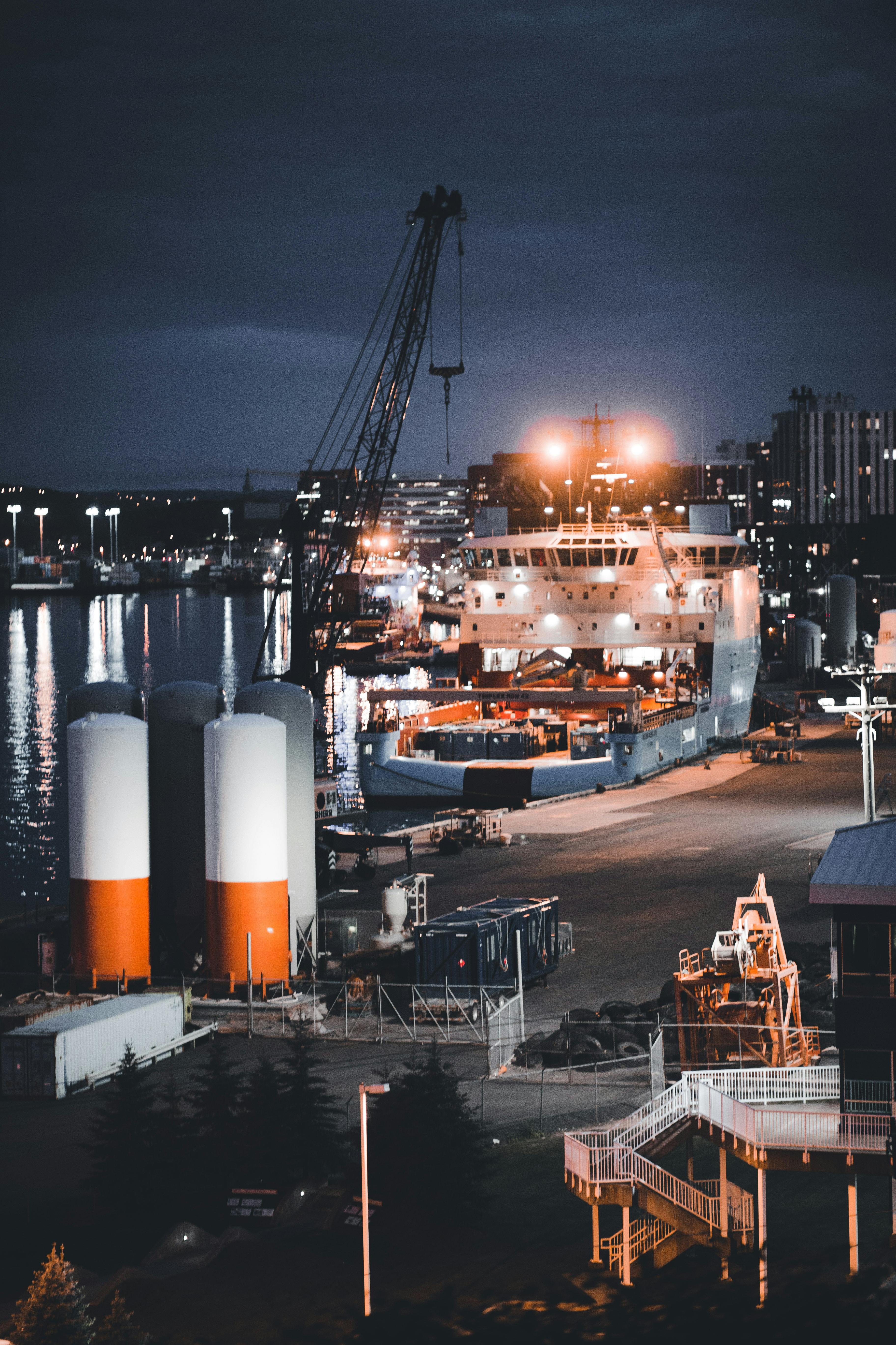 Port at Night · Free Stock Photo