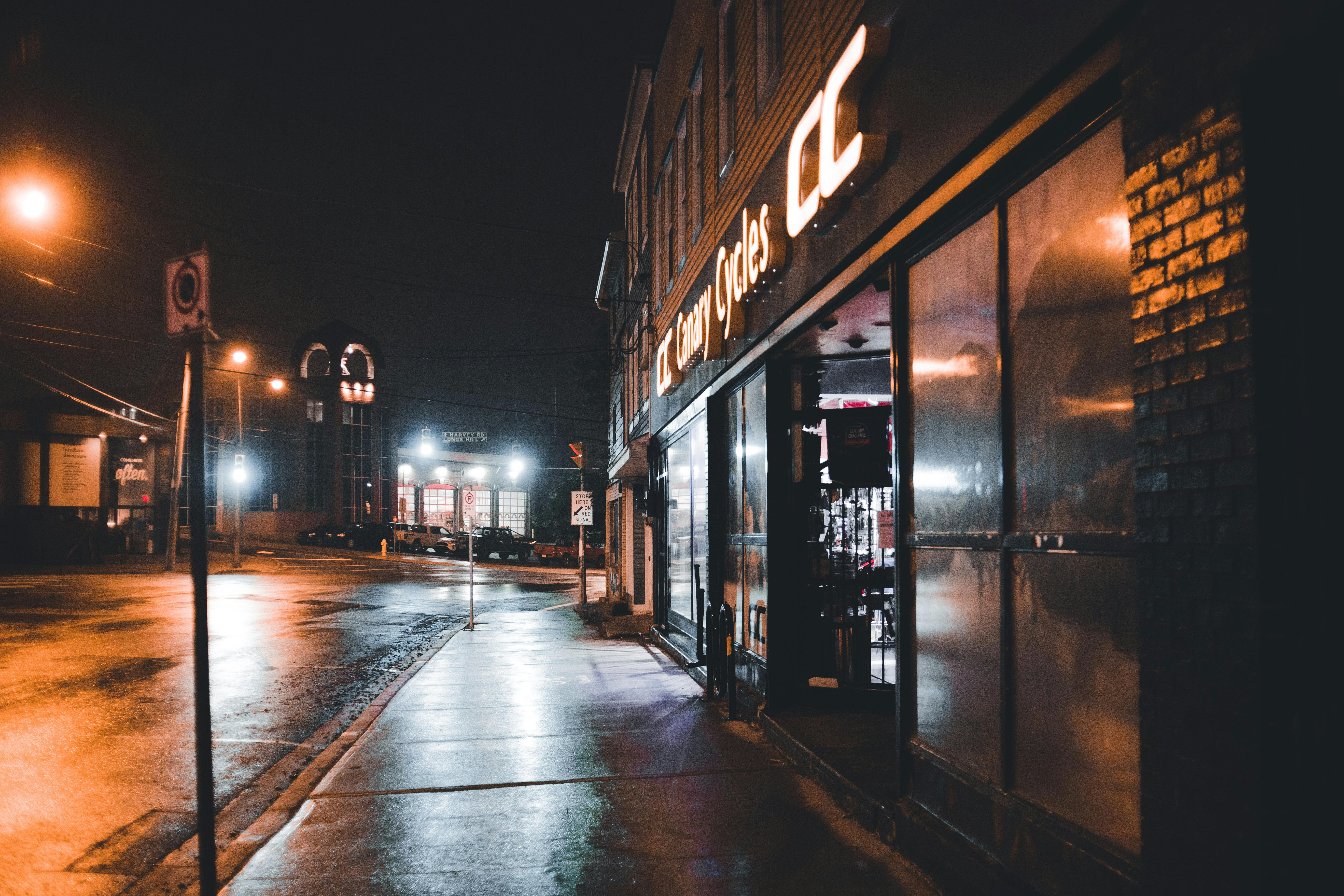 City Street at Night · Free Stock Photo