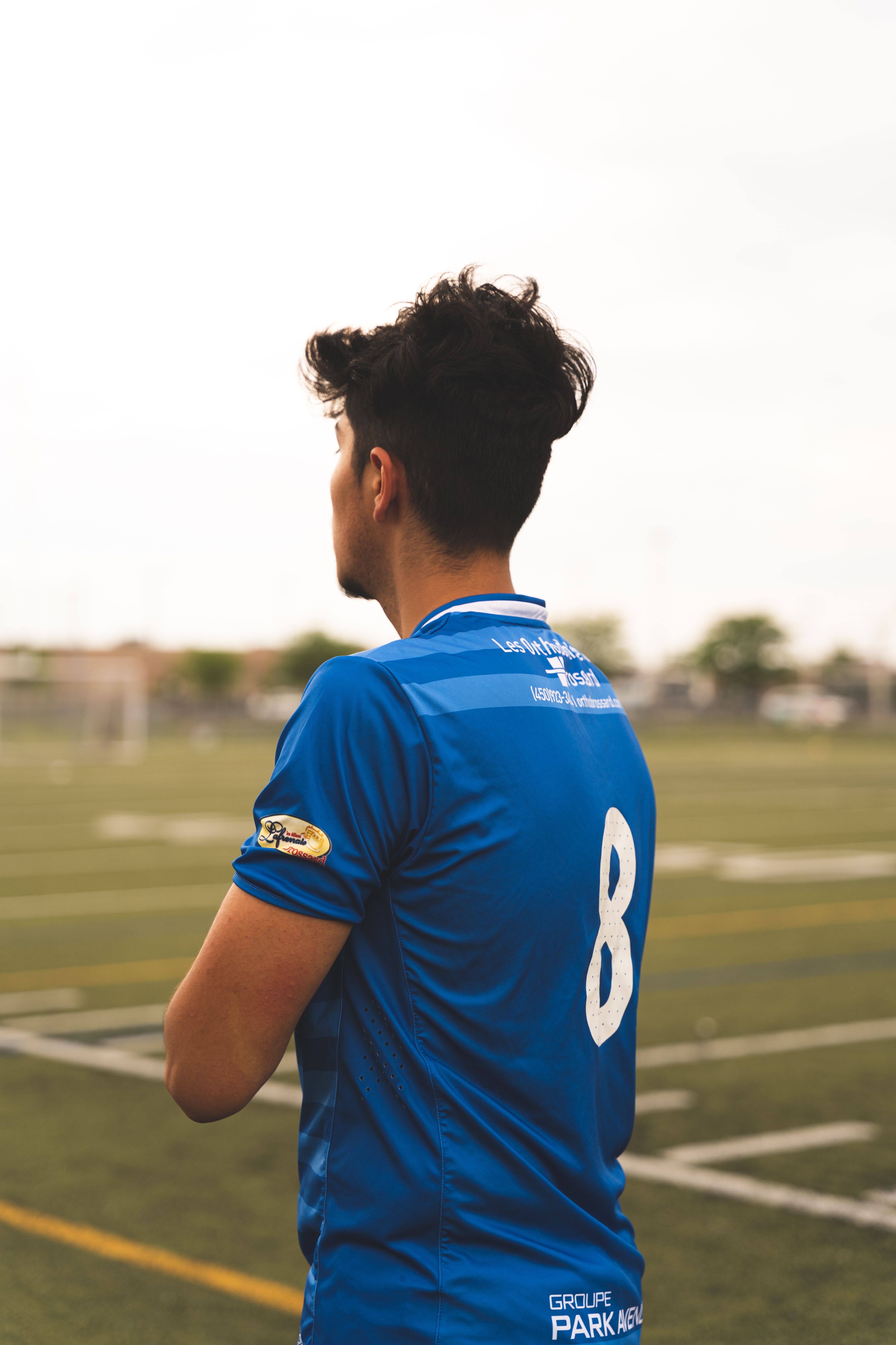 Man Playing American Football on Field · Free Stock Photo