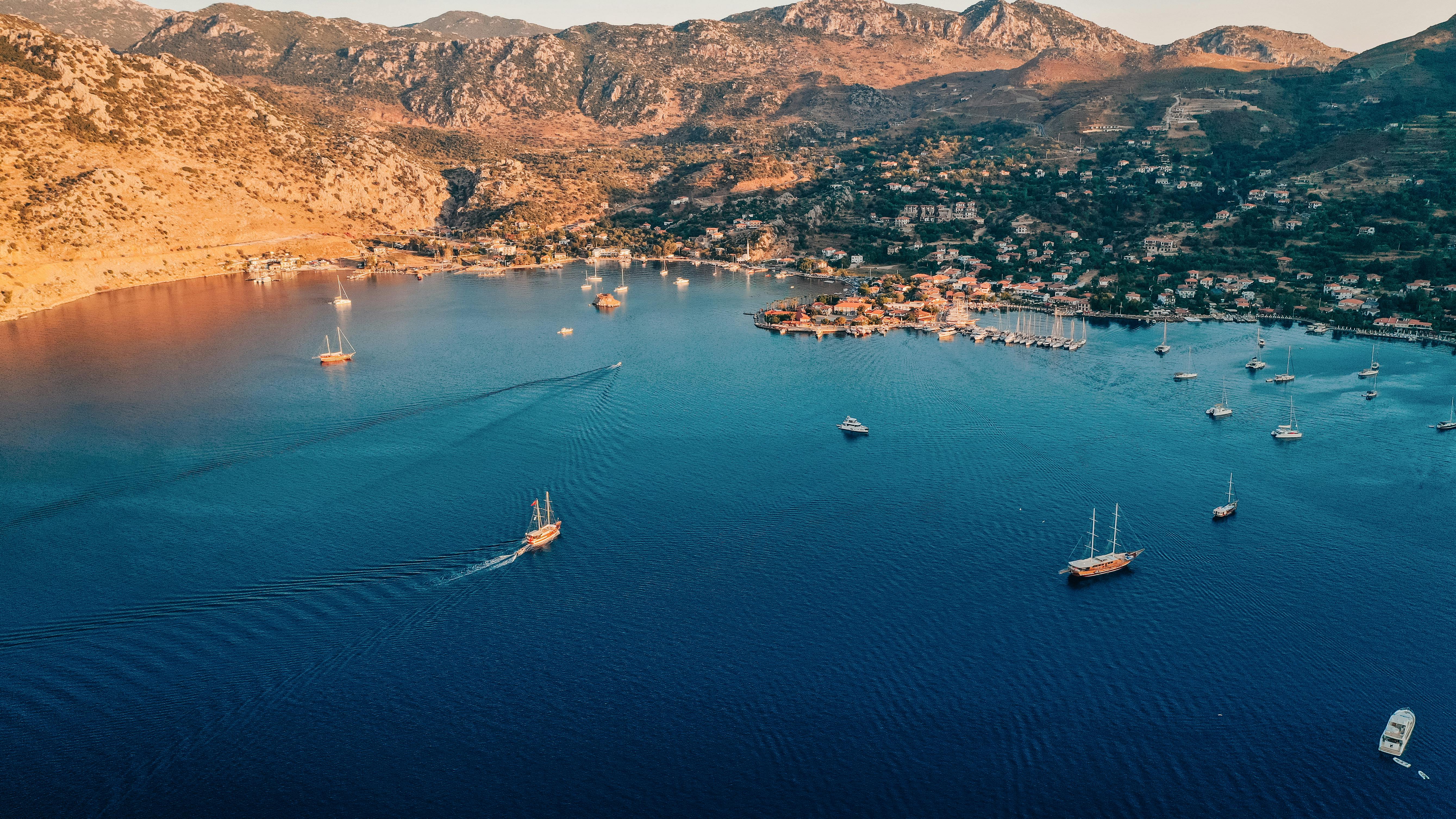 Boats in Bay · Free Stock Photo