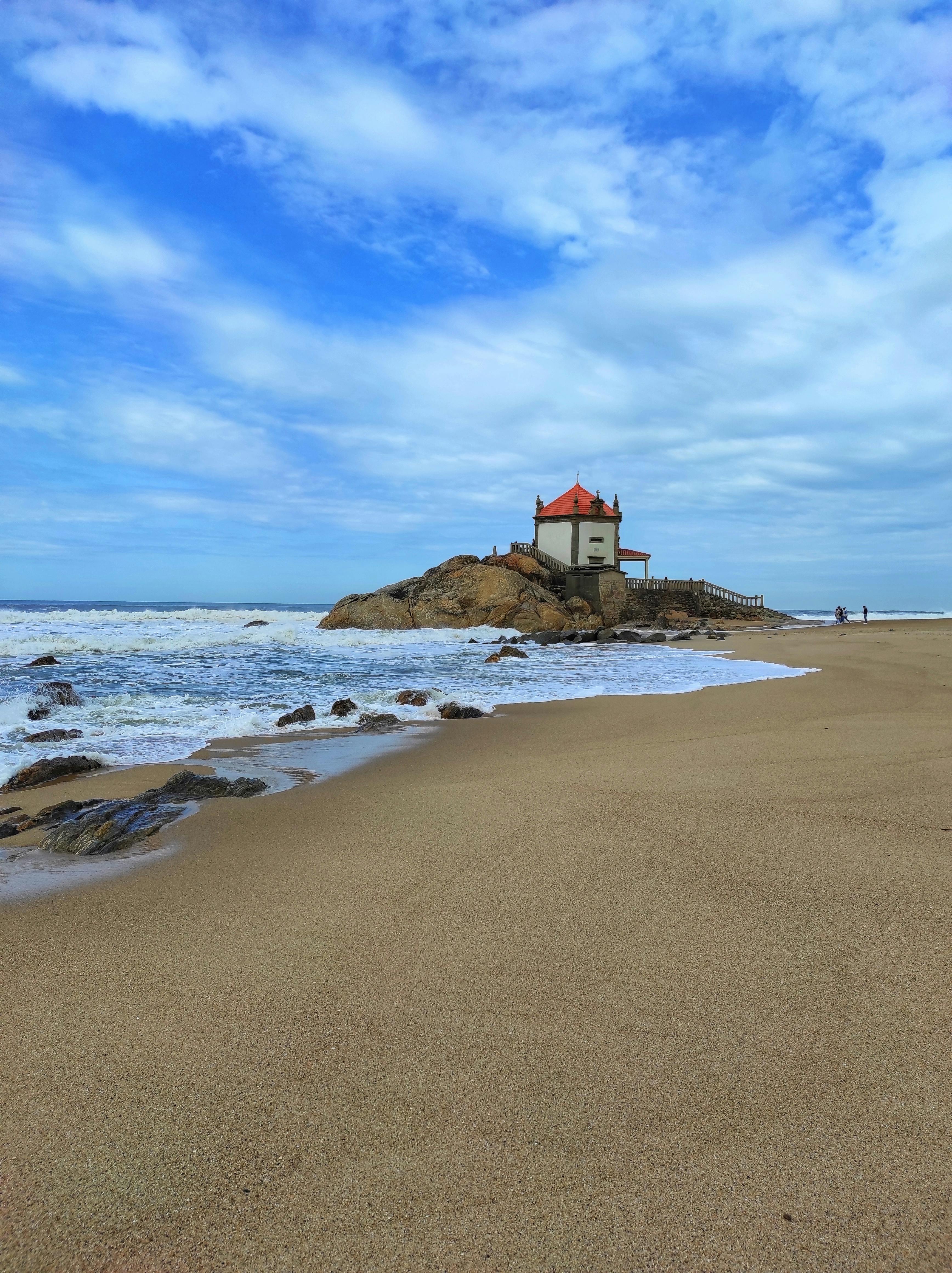 Tower on Beach · Free Stock Photo