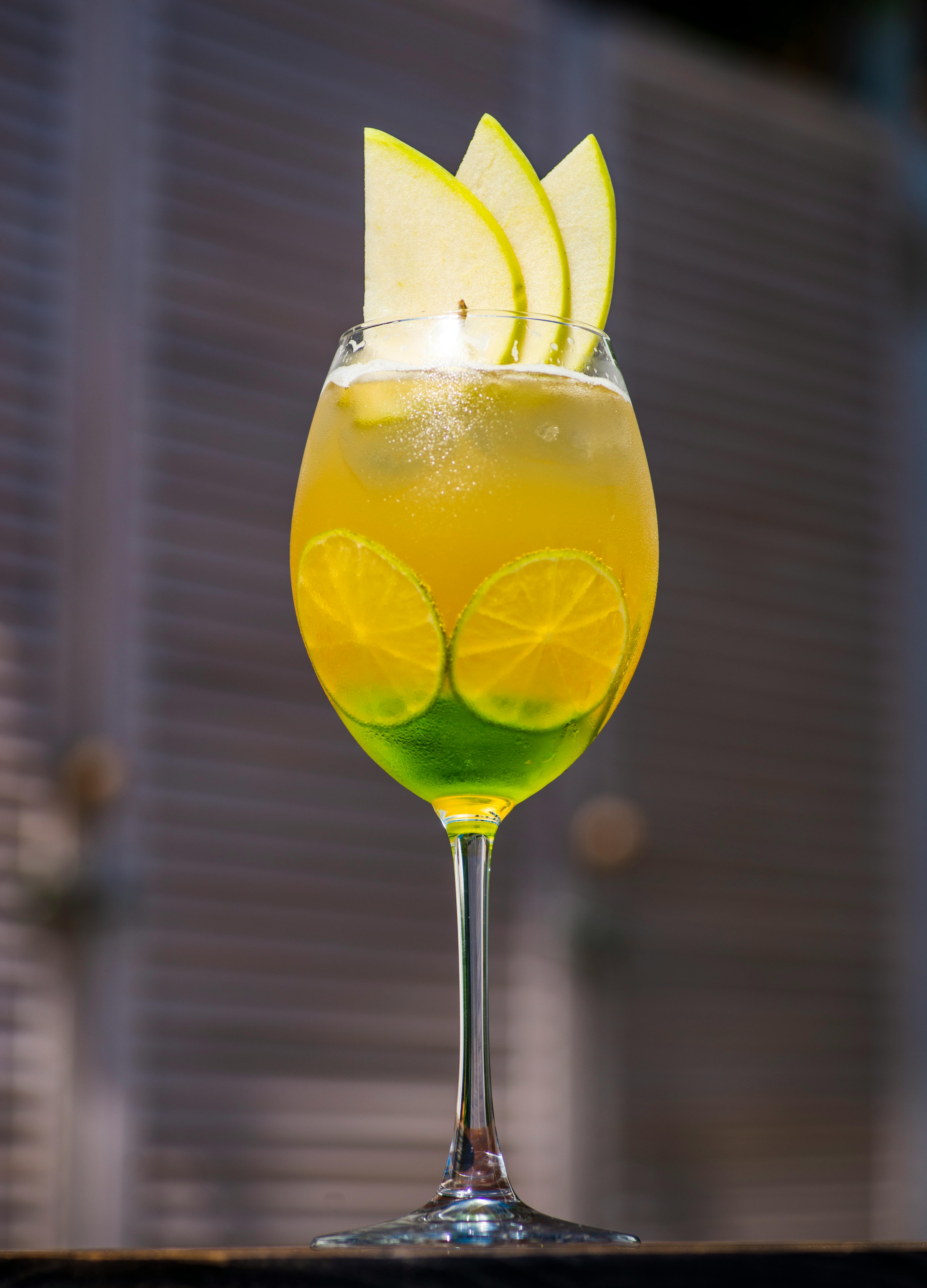 11,565+ Best Free Cocktail hour Stock Photos & Images · 100% Royalty ...