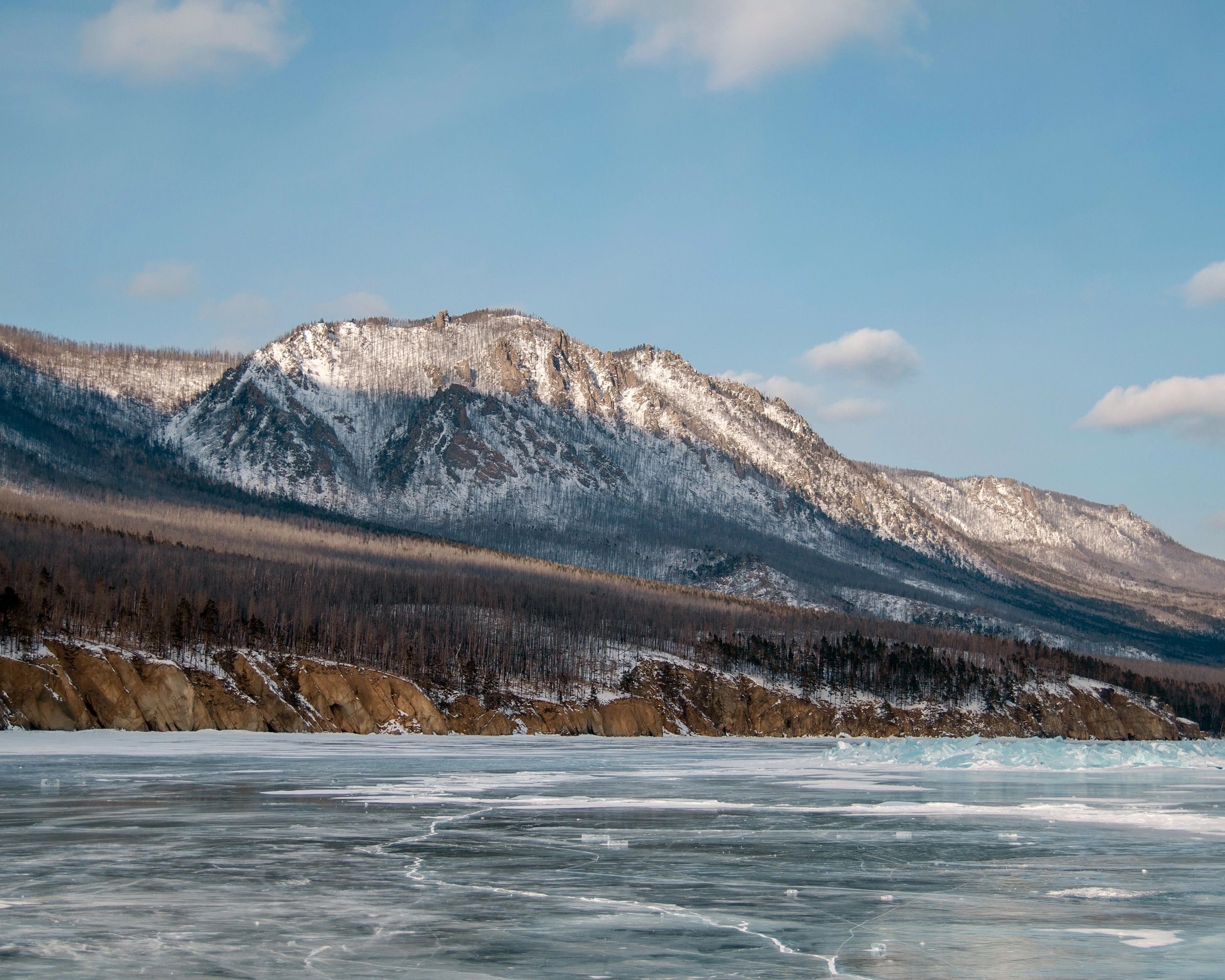 Frozen Lake and Mountain · Free Stock Photo