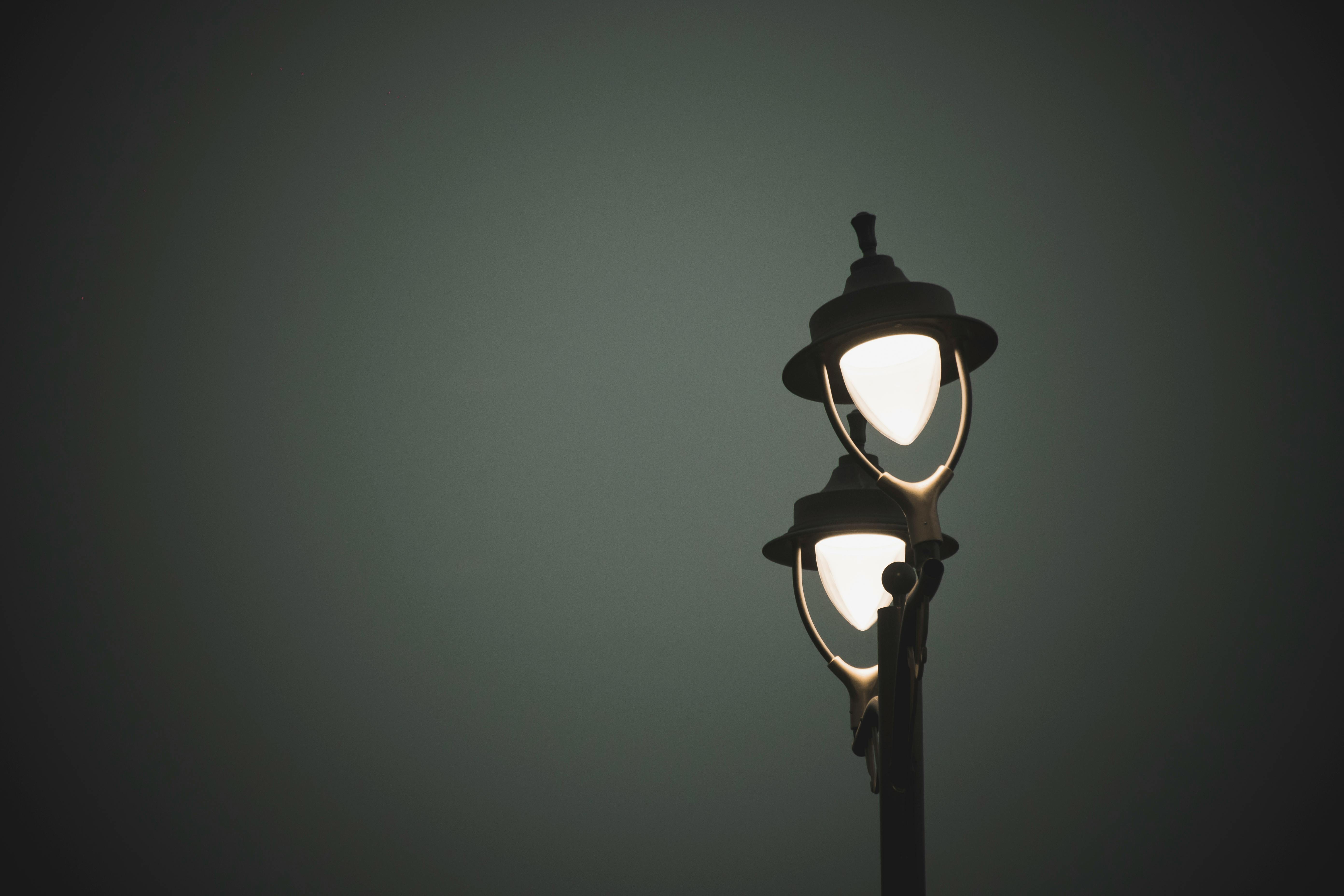 Streetlights at Night · Free Stock Photo