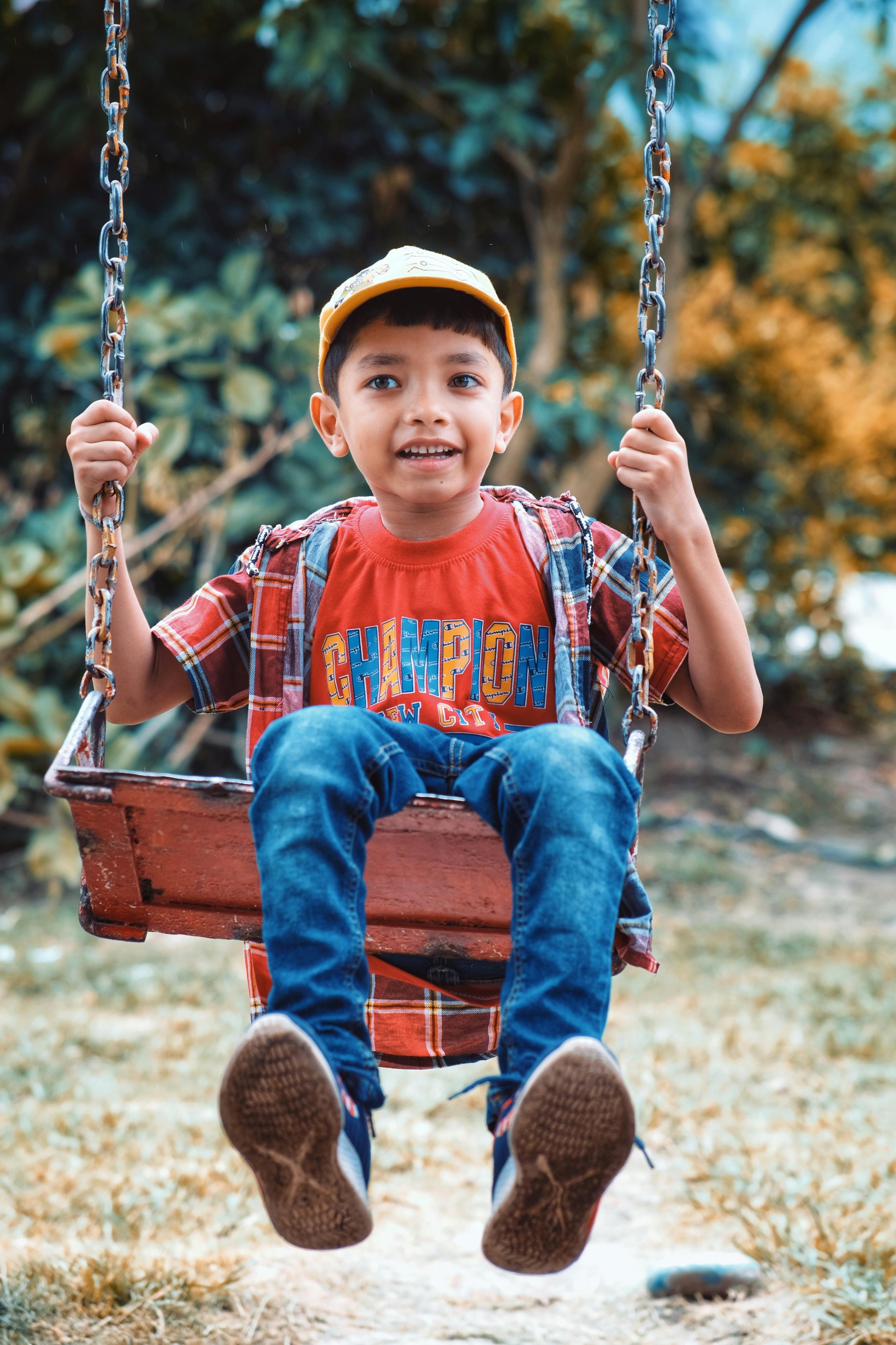 Foto de stock gratuita sobre balancearse, chaval, disfrutando, gorra ...