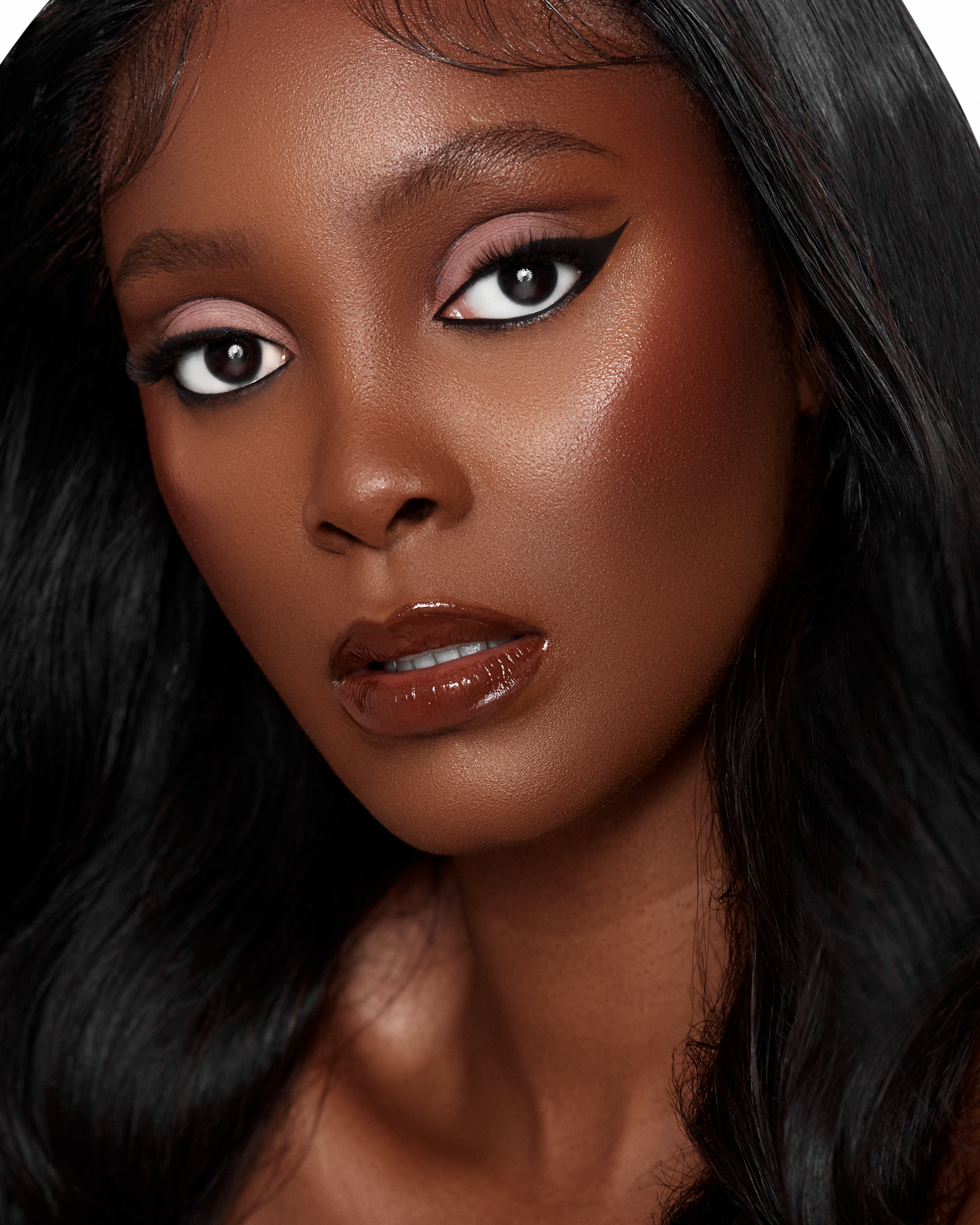 En Face Portrait of Woman with Neutral Expression · Free Stock Photo