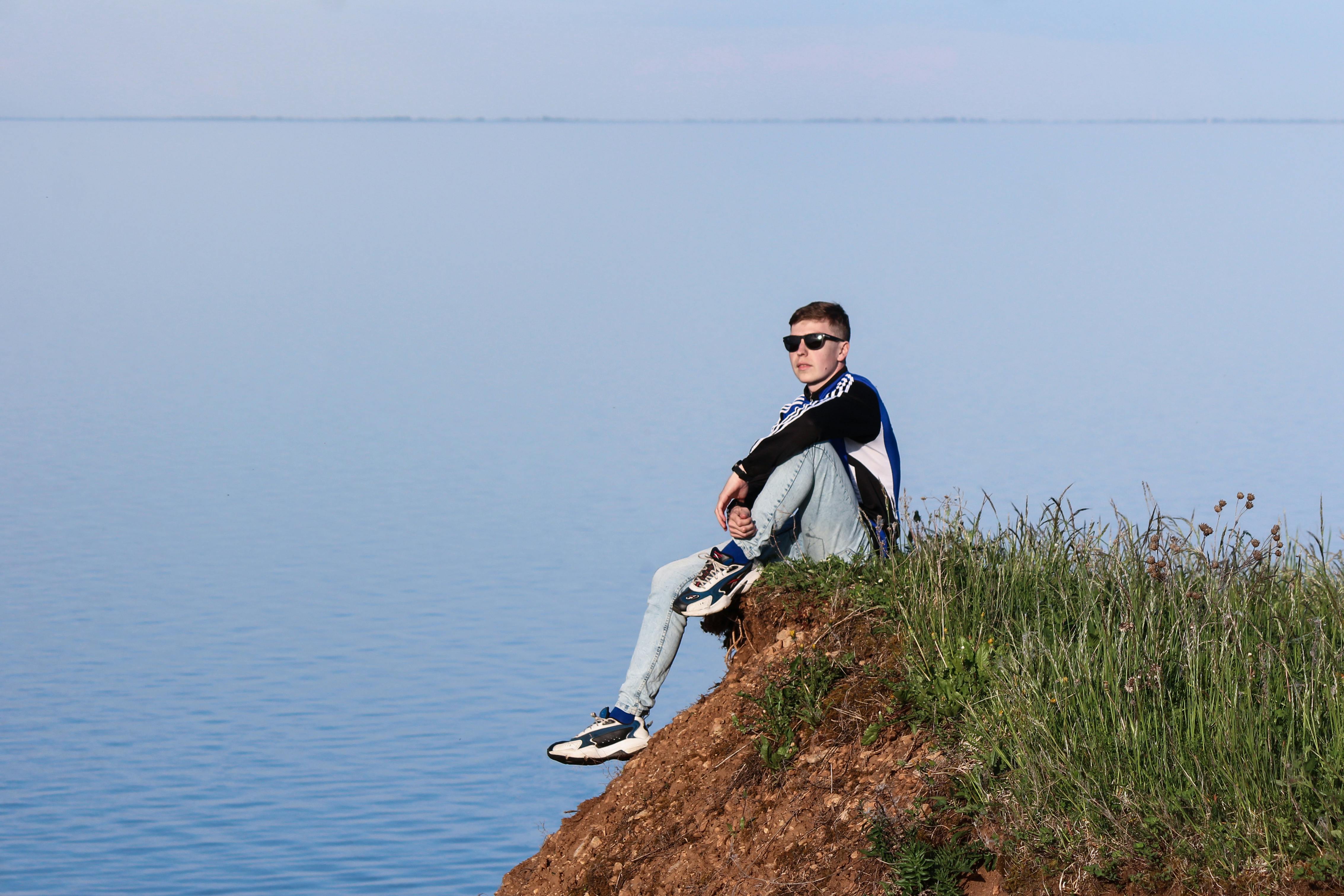 Man Sitting on Cliff · Free Stock Photo